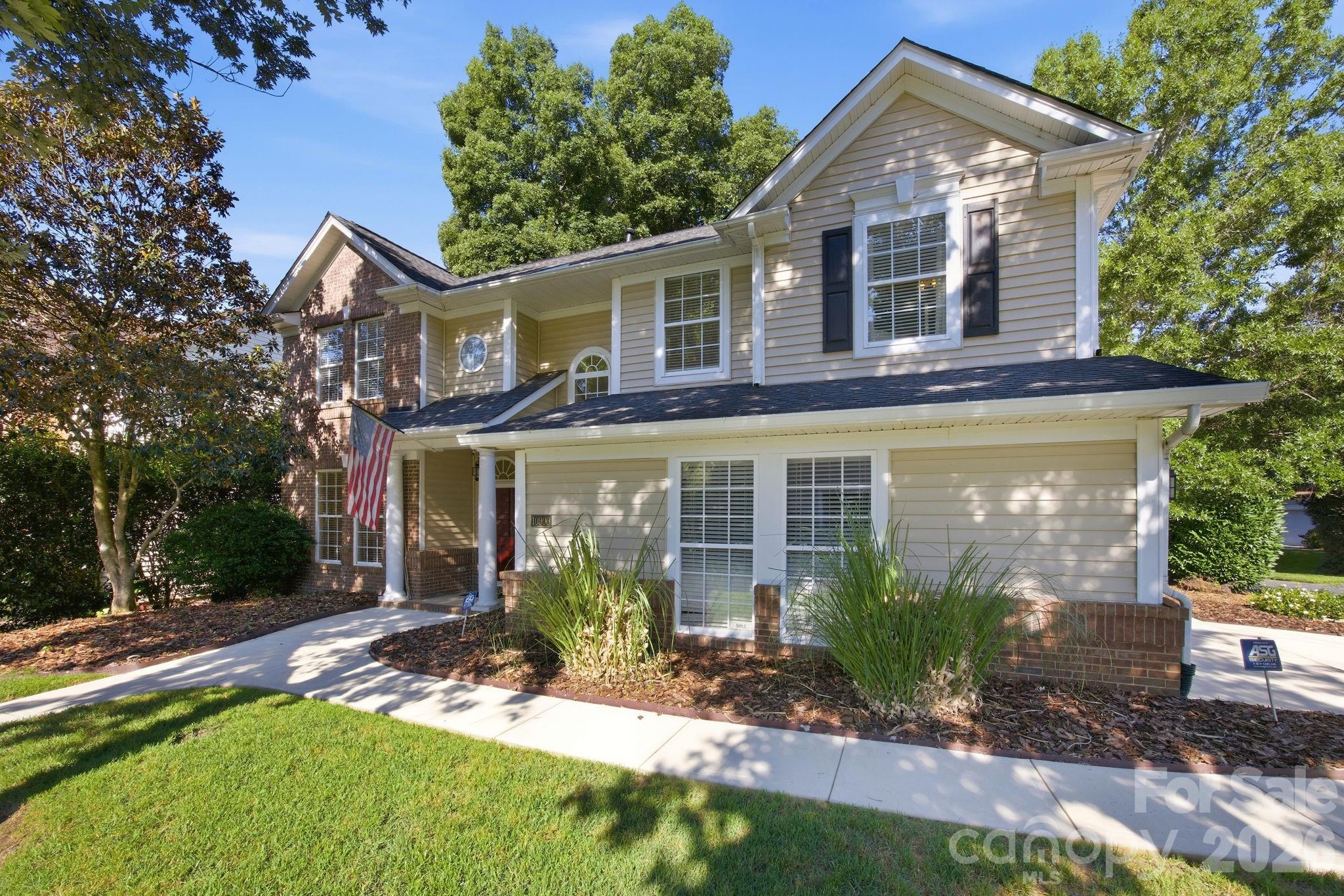 Photo 2 of 10900 Owl Nest Lane, Charlotte, NC