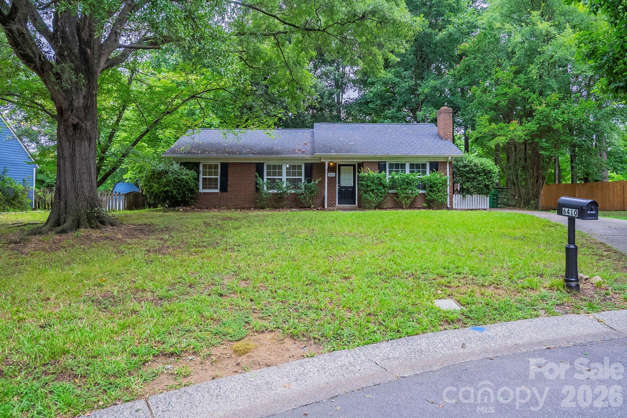 6410 Pineburr Court, Charlotte, NC - photo 4 of 38