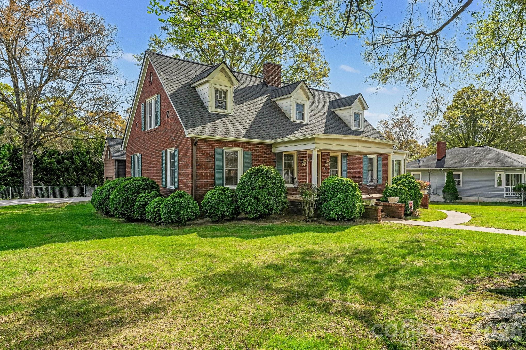 Photo 2 of 614 W Ridge Avenue, Landis, NC