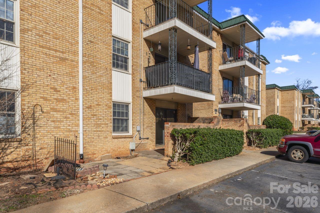 Photo 32 of 4747 Hedgemore DriveB, Charlotte, NC