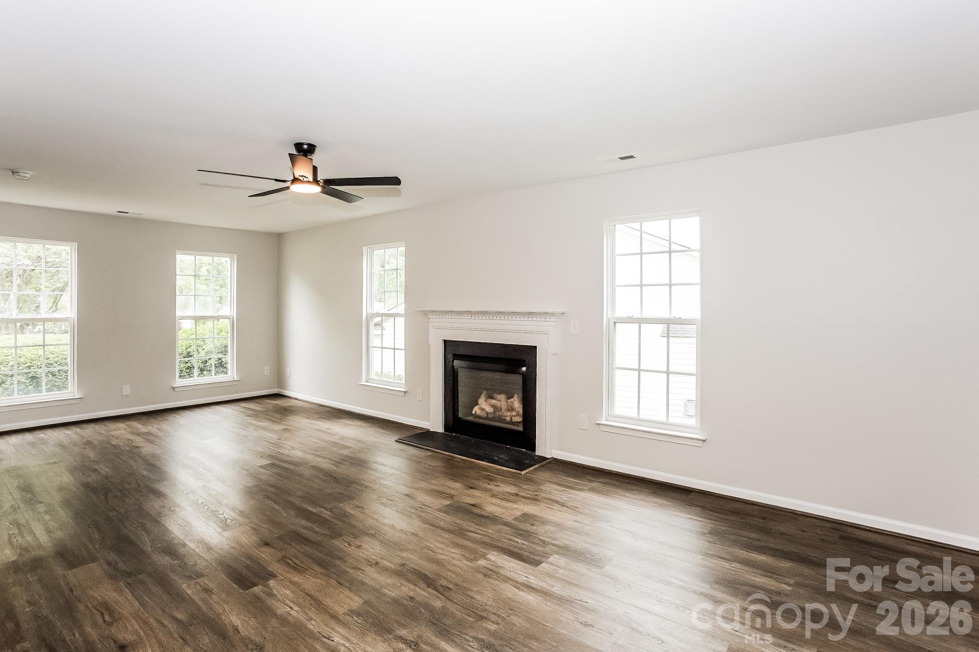 Photo 4 of 13407 Edgetree Drive, Pineville, NC