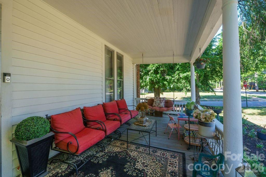 427 Davie Avenue, Statesville, NC - photo 4 of 20