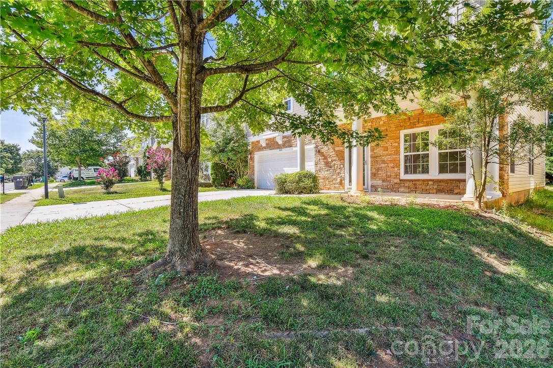 Photo 4 of 15614 Normans Landing Drive, Charlotte, NC