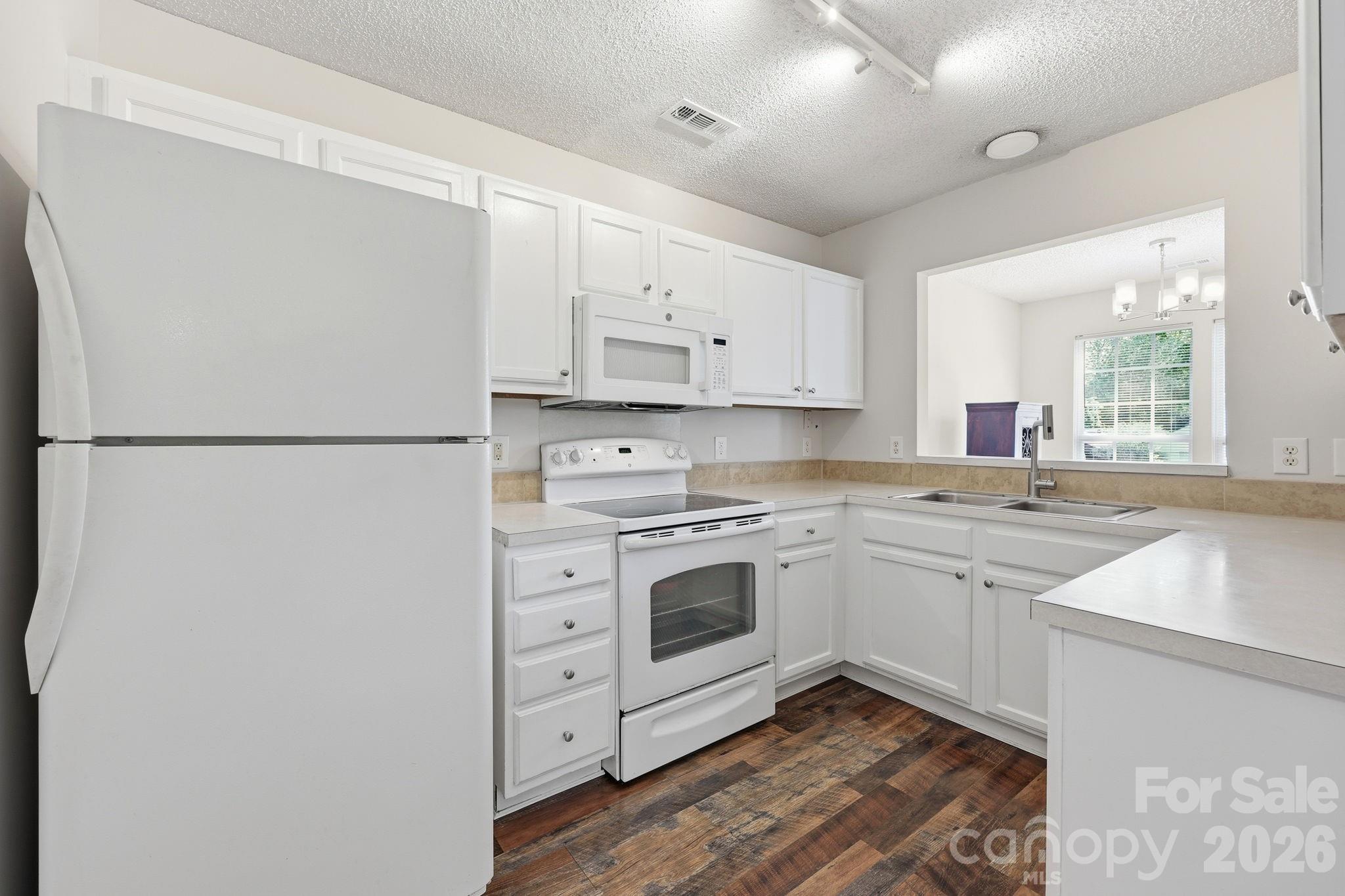 Photo 5 of 6912 Alanbrook Road, Charlotte, NC