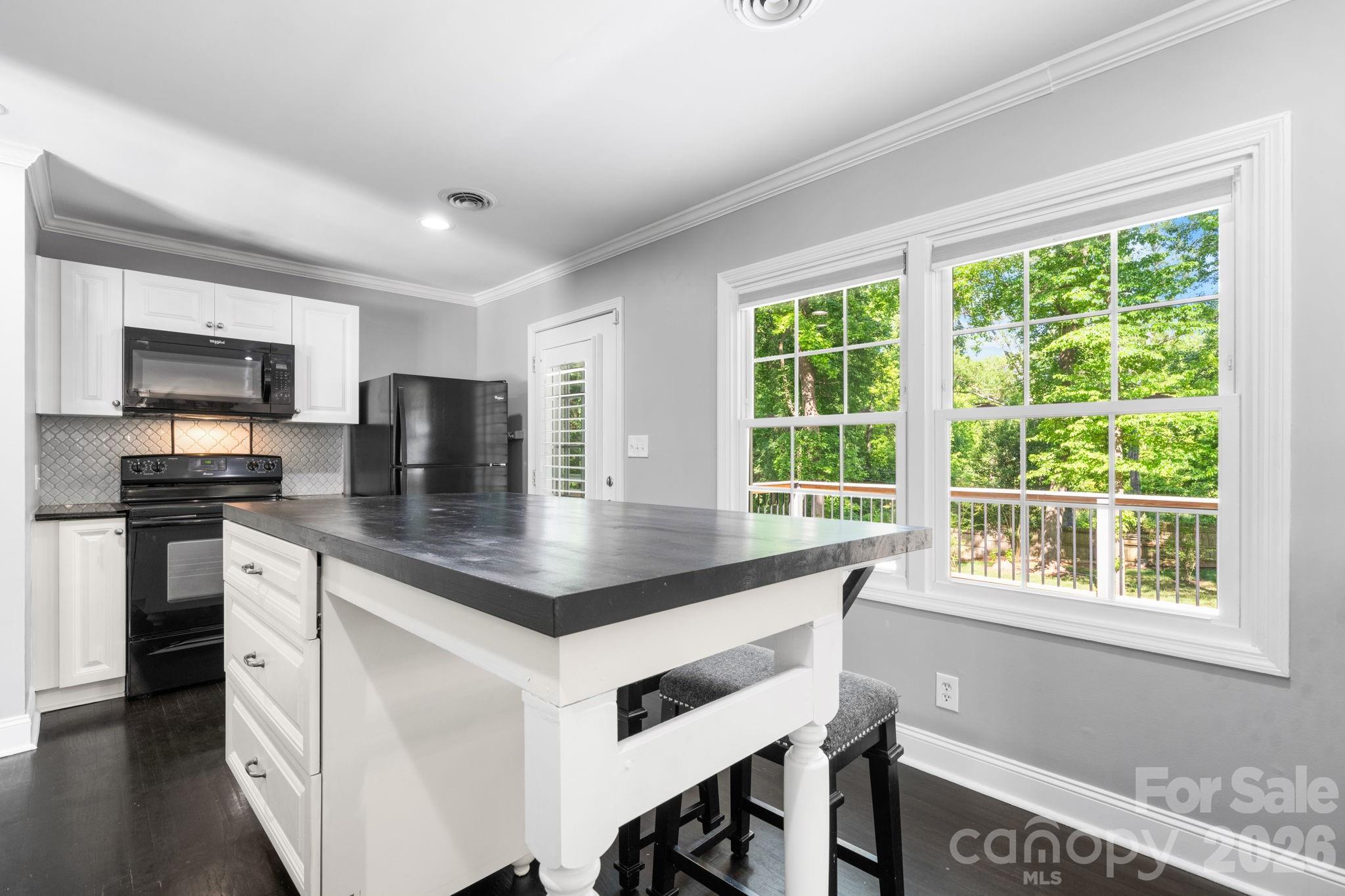 14214 Honeysuckle Ridge Drive, Matthews, NC - photo 10 of 47