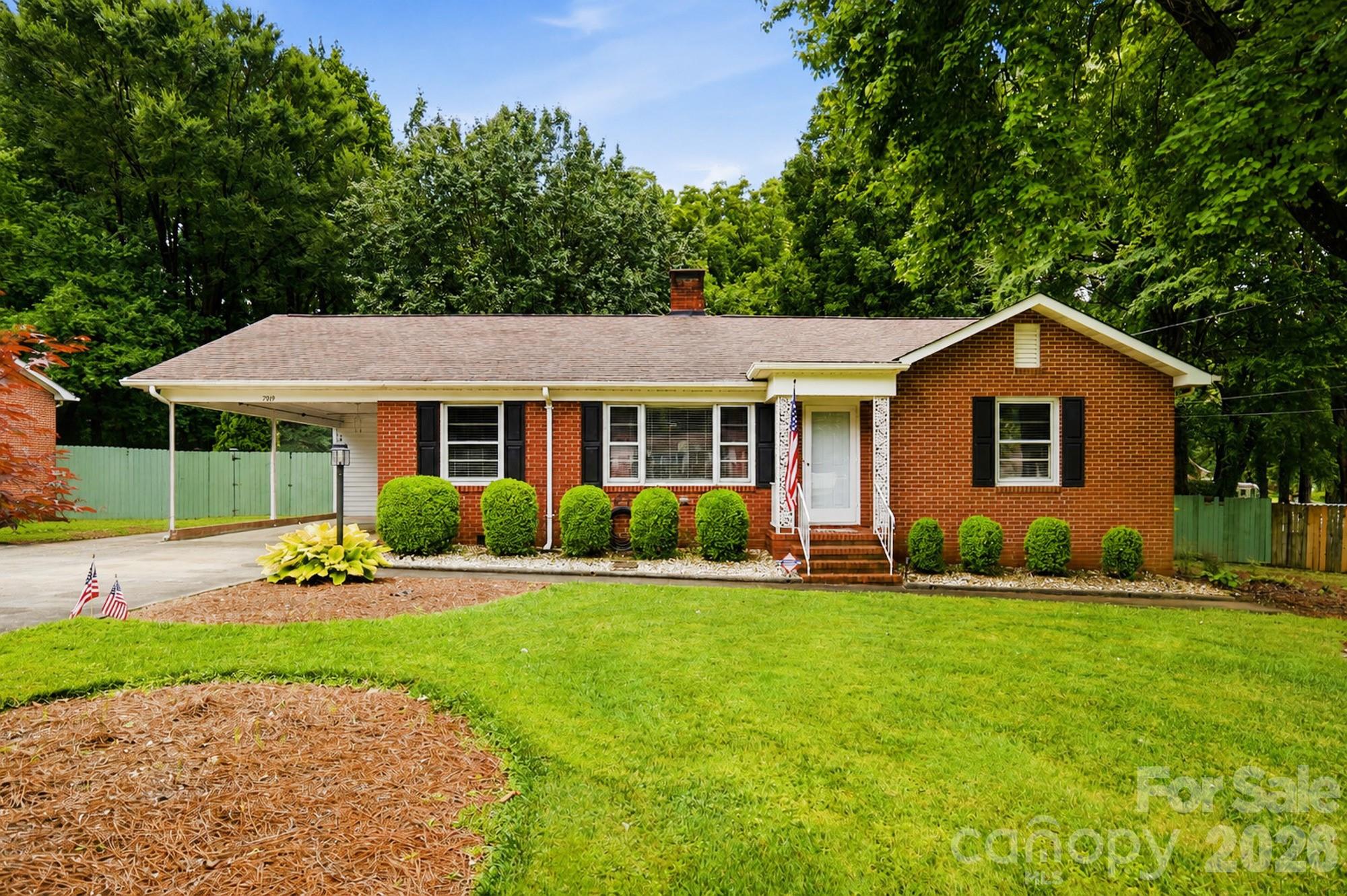 Home for sale at 7919 Linda Lake Drive, Charlotte, NC — photo 1 of 38