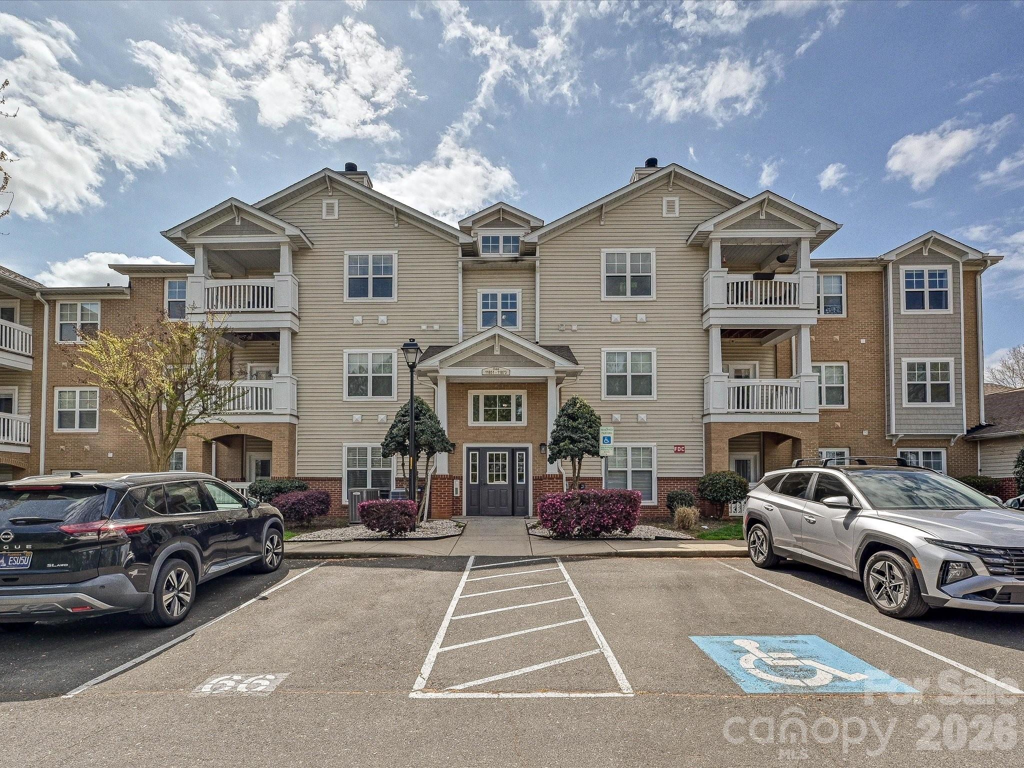 Photo 3 of 11873 Ridgeway Park Drive, Charlotte, NC