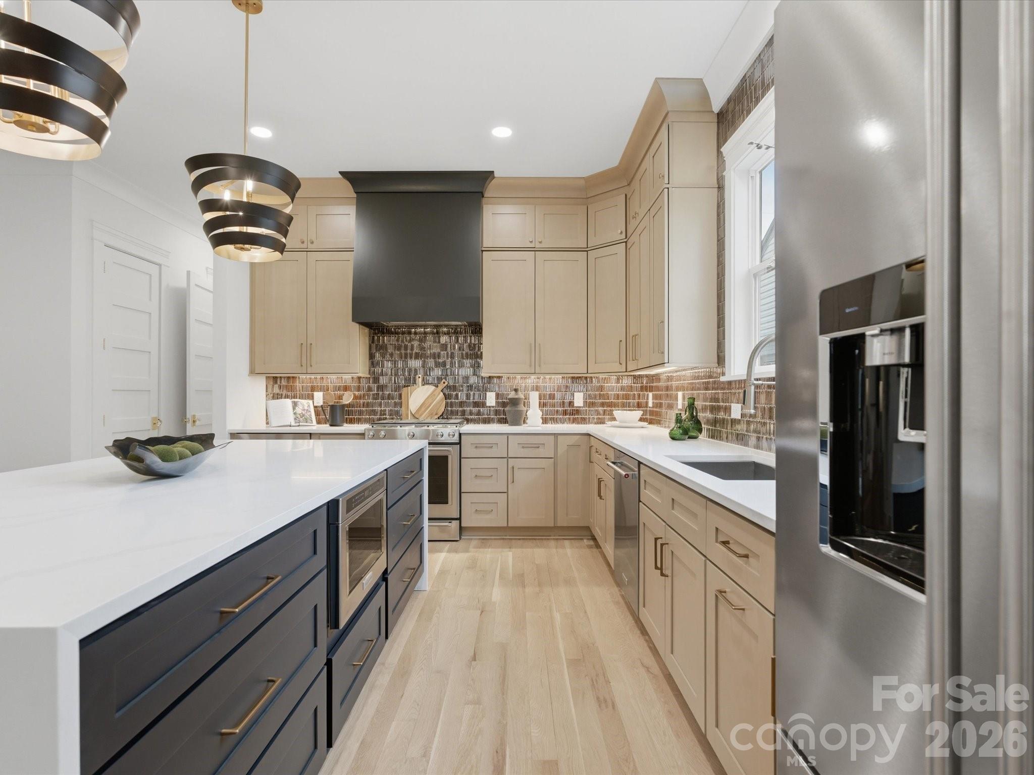 431 W Peterson Drive, Charlotte, NC - photo 8 of 49