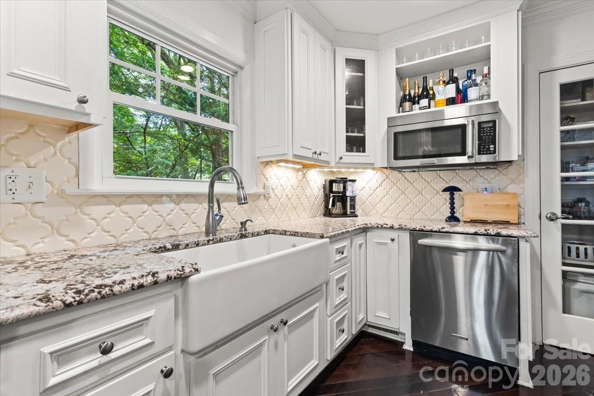 Photo 12 of 3000 Forest Park Drive, Charlotte, NC