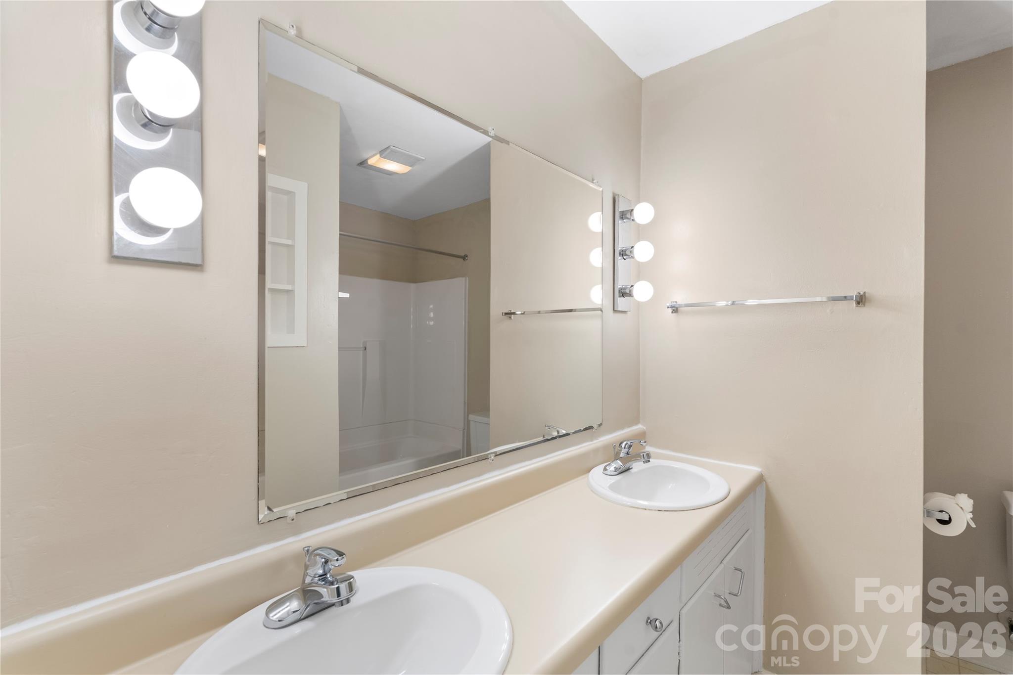 Home for sale at 221 Kingsway Circle, Charlotte, NC — photo 31 of 48