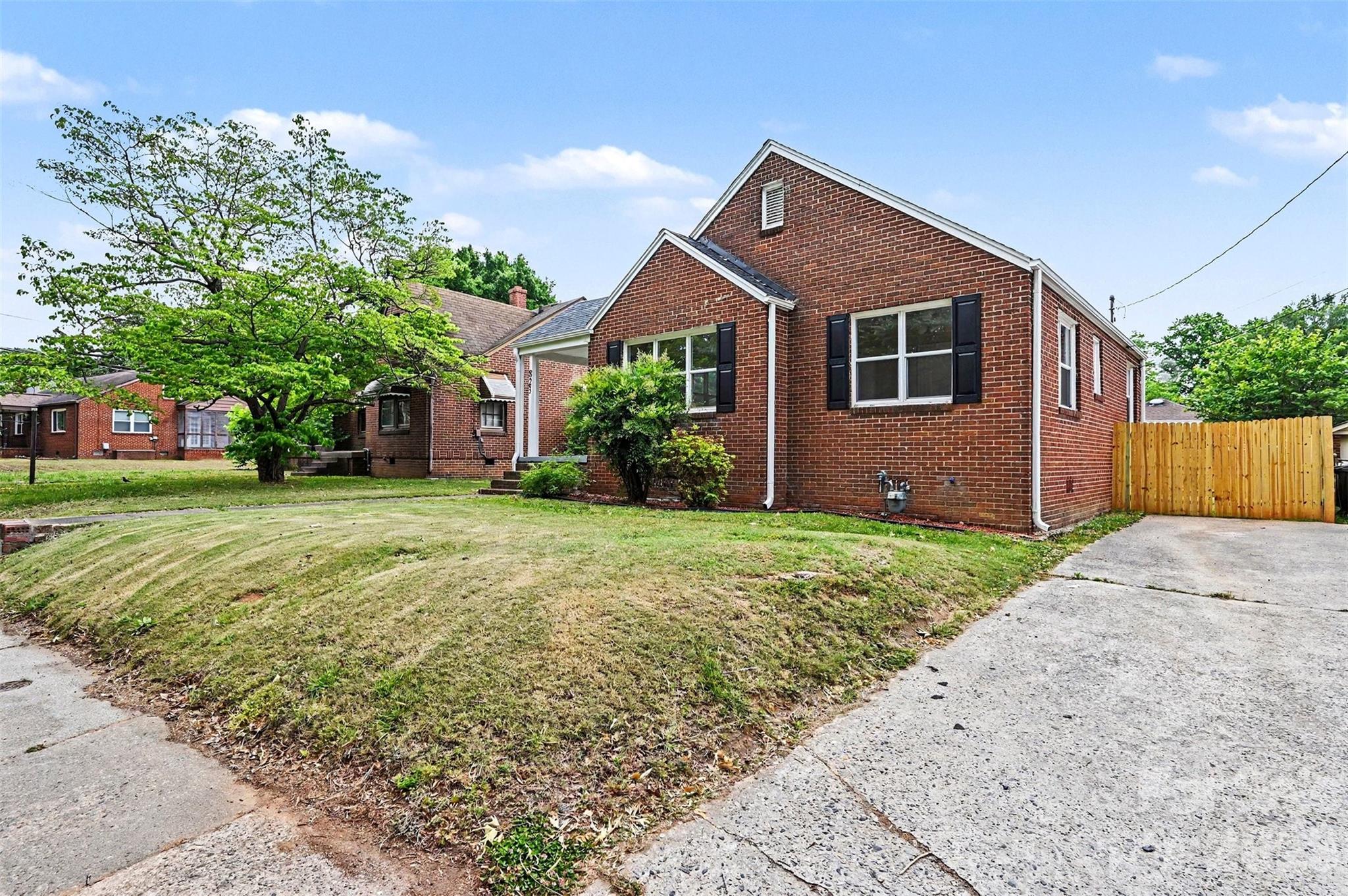 Photo 3 of 823 Lincolnton Road, Salisbury, NC