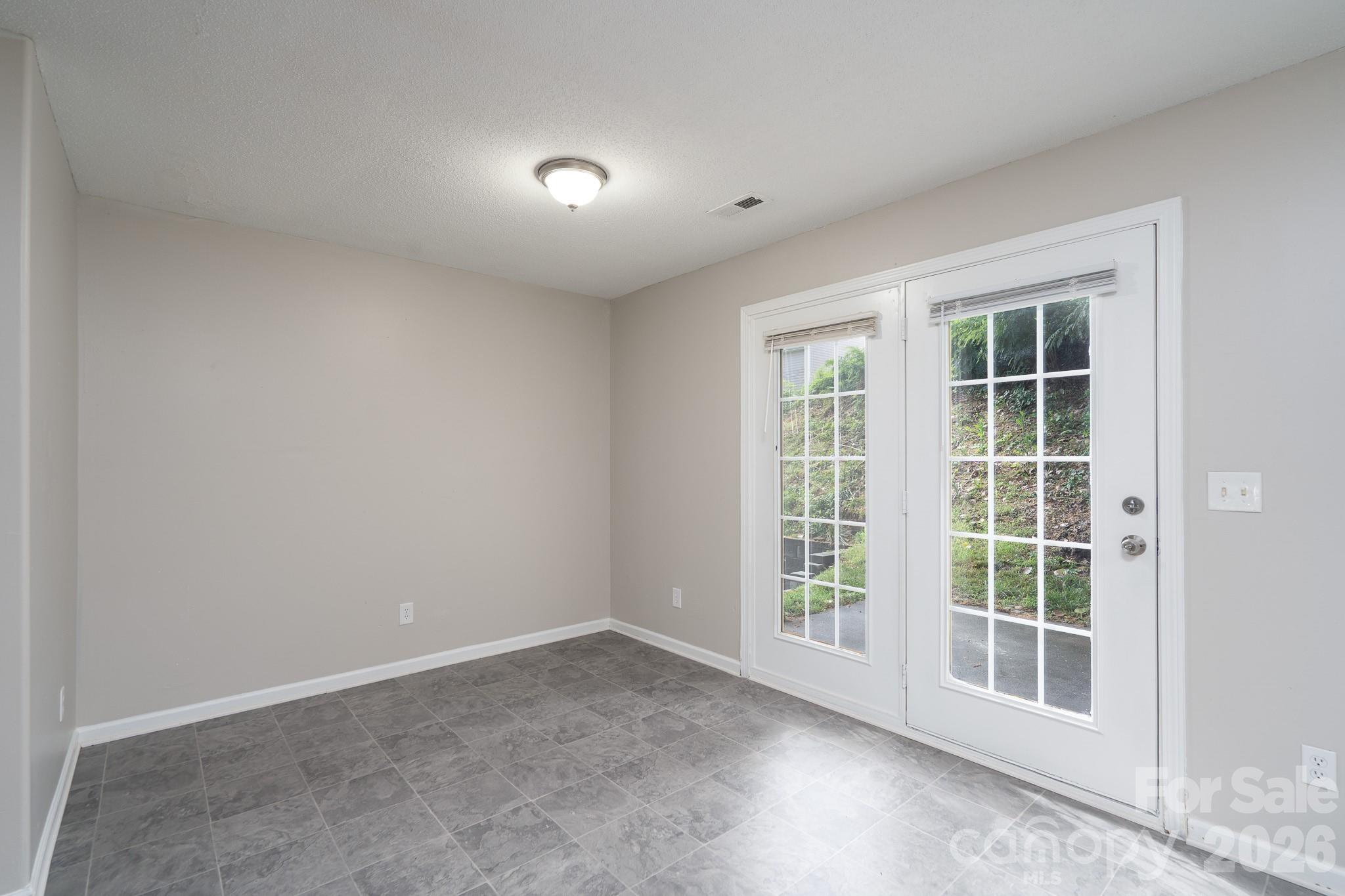 Photo 9 of 8016 Bronze Pike Drive, Charlotte, NC