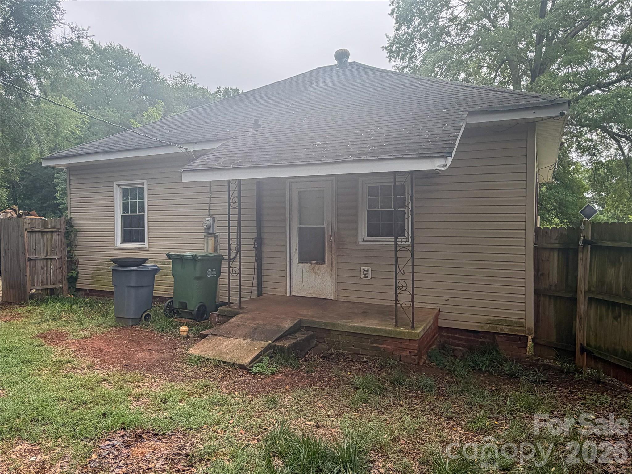 204 Madora Street, Mount Holly, NC - photo 4 of 19