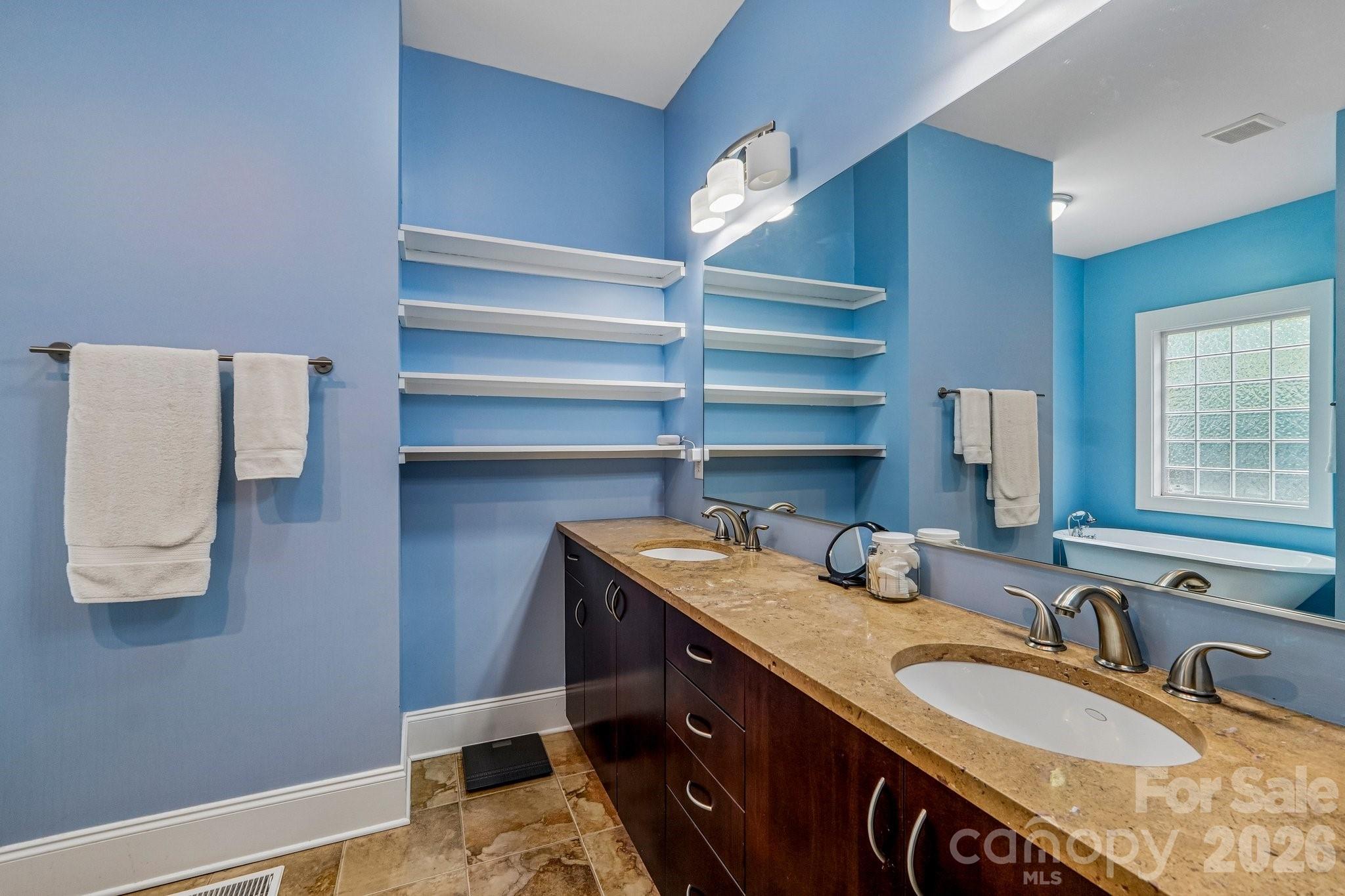 Photo 13 of 611 E 37th Street, Charlotte, NC
