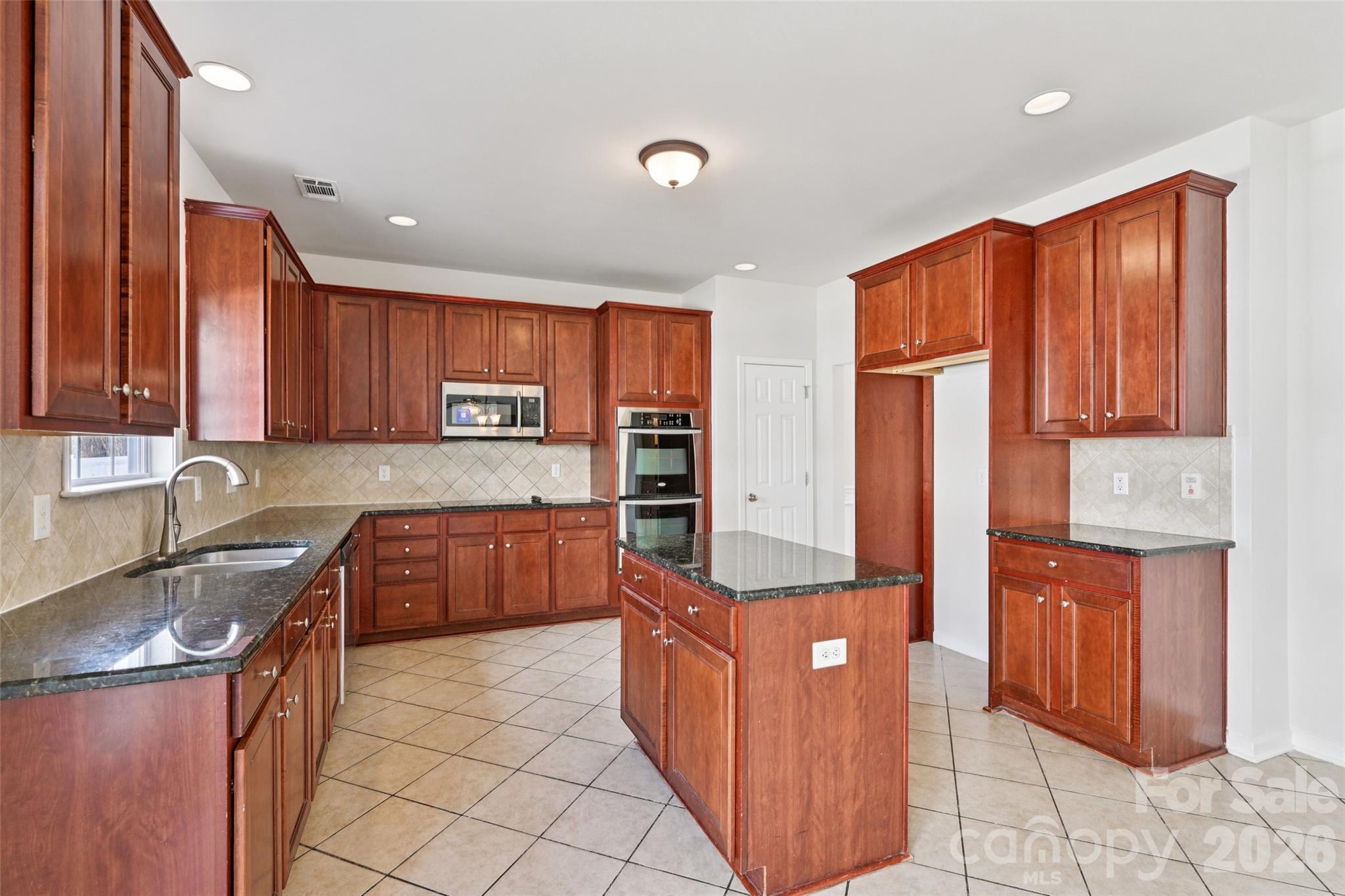 Photo 4 of 10901 Trout Creek Place, Davidson, NC