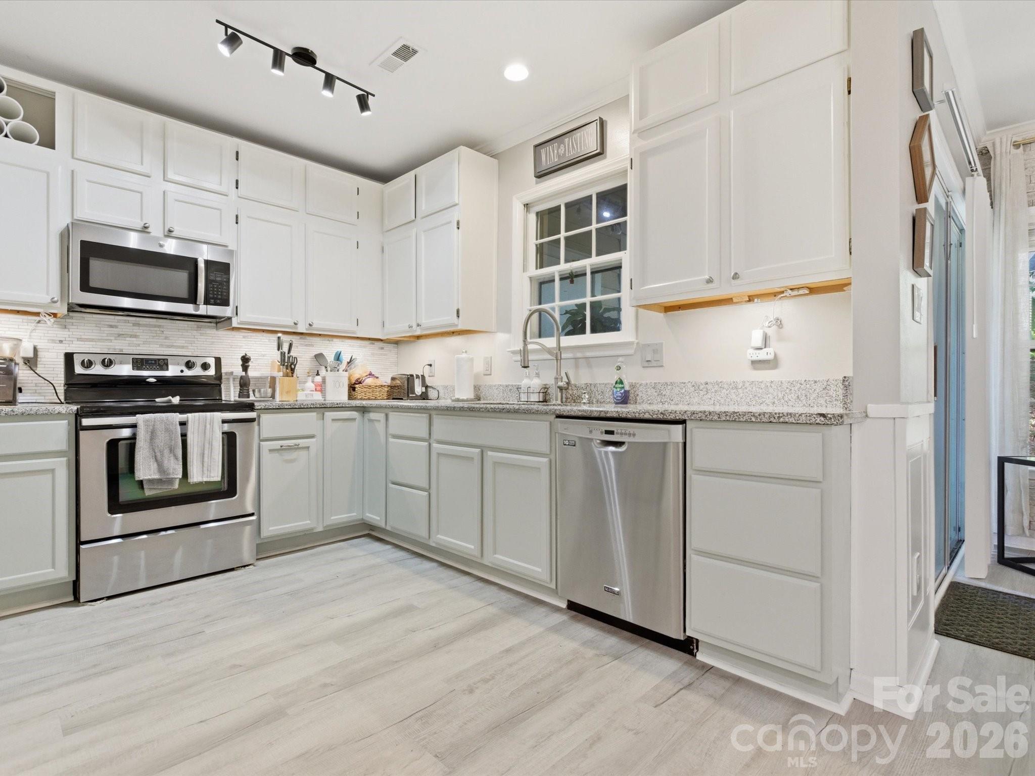 Photo 10 of 3304 Selwyn Farms Lane3, Charlotte, NC