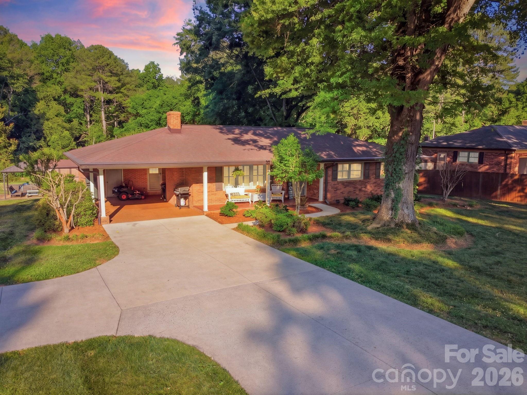 1556 Nottingham Drive, Newton, NC