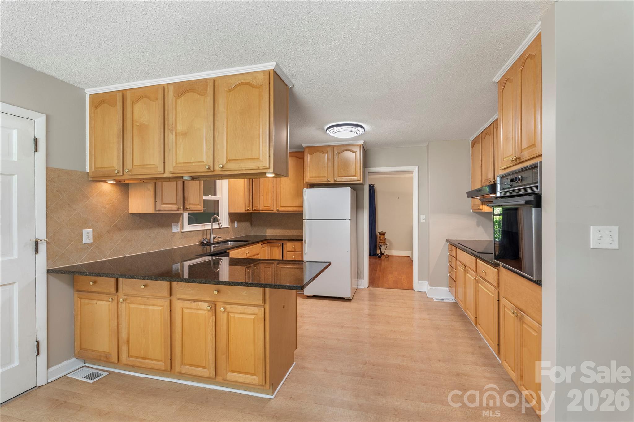 Home for sale at 221 Kingsway Circle, Charlotte, NC — photo 14 of 48