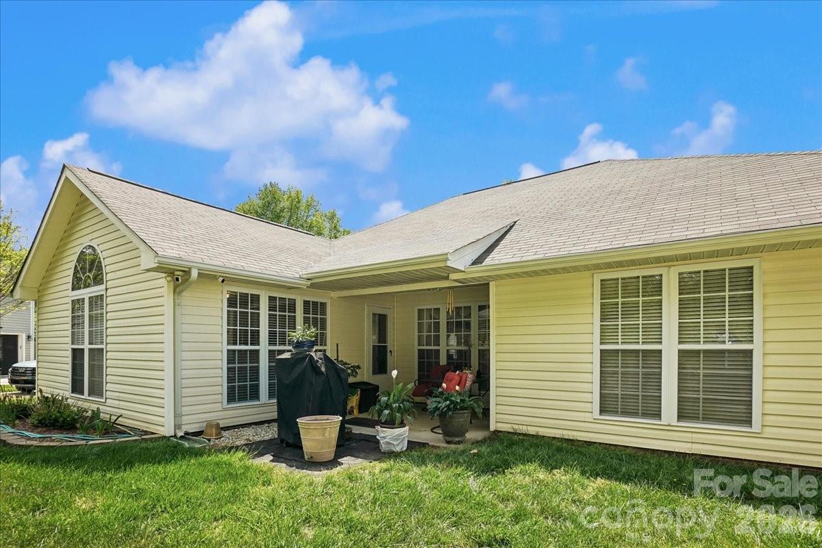 Photo 3 of 2127 Candlelight Woods Drive, Matthews, NC