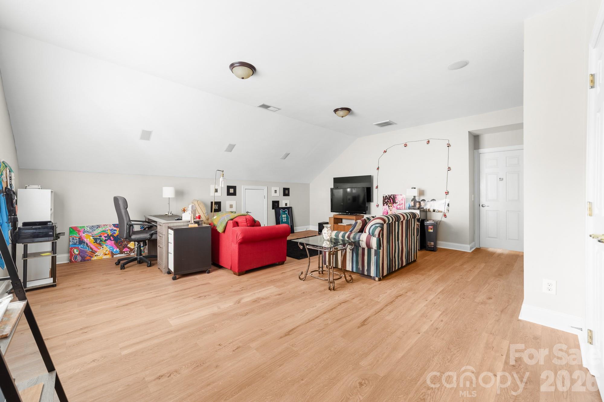 8812 Kingston Forest Drive, Charlotte, NC - photo 29 of 37