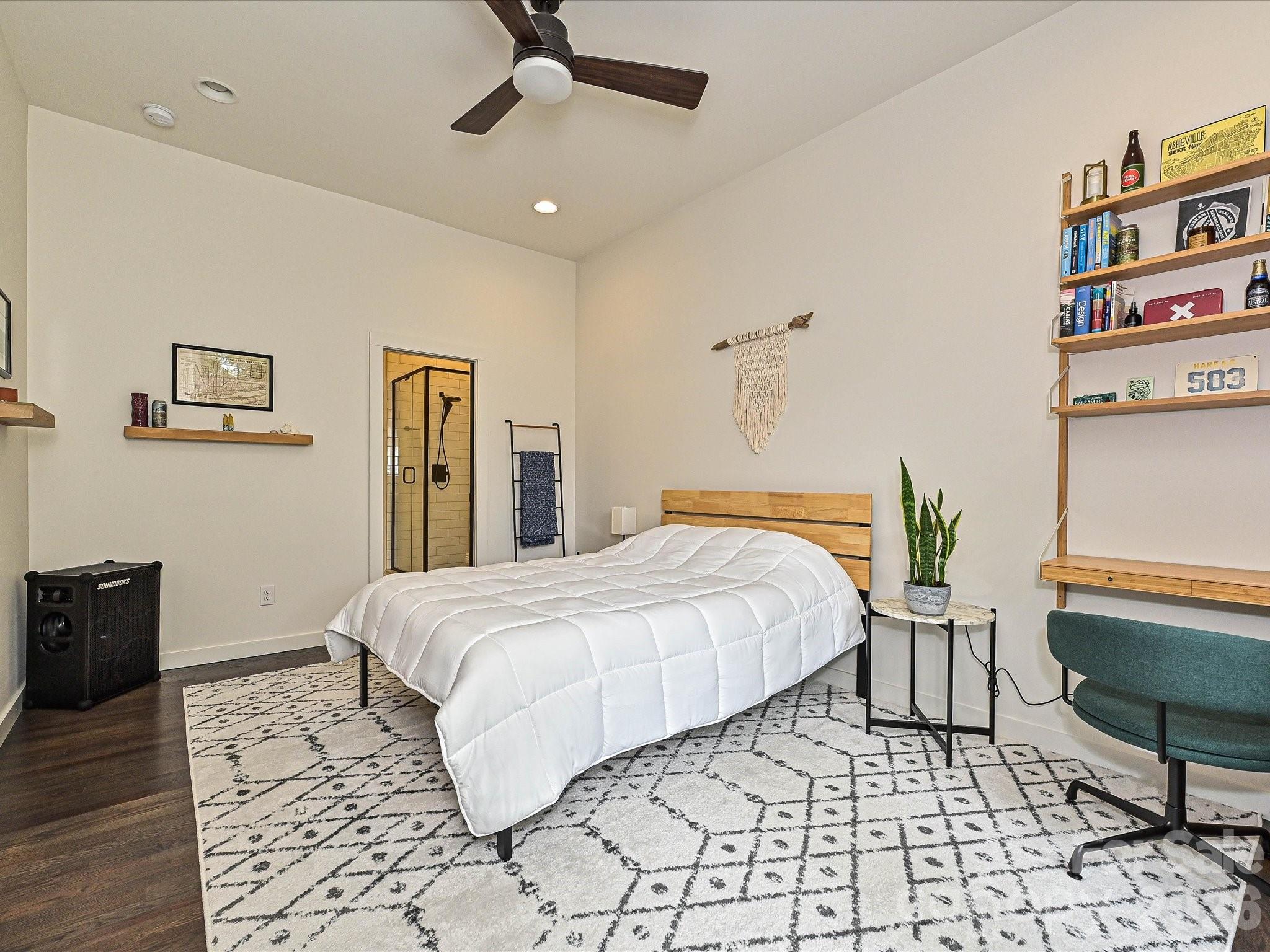 Photo 15 of 432 E 33rd Street, Charlotte, NC