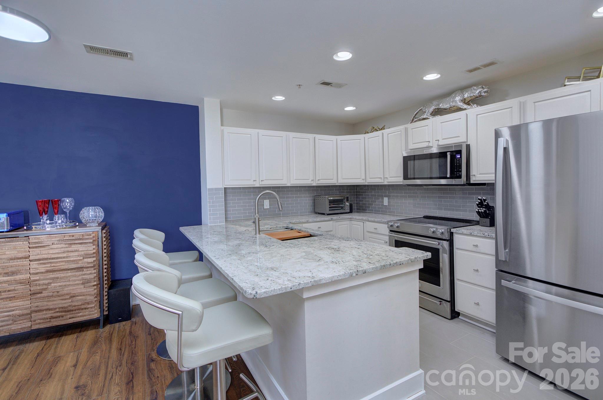 Photo 10 of 718 W Trade Street604, Charlotte, NC