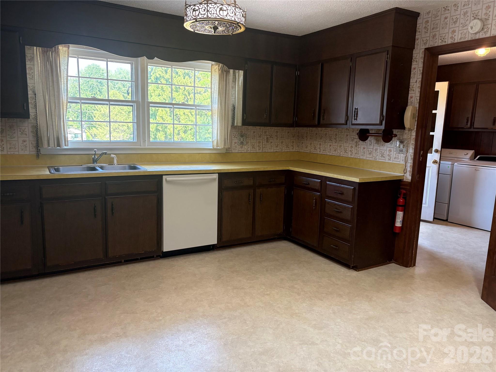 5500 Saddlewood Lane, Mint Hill, NC - photo 8 of 42