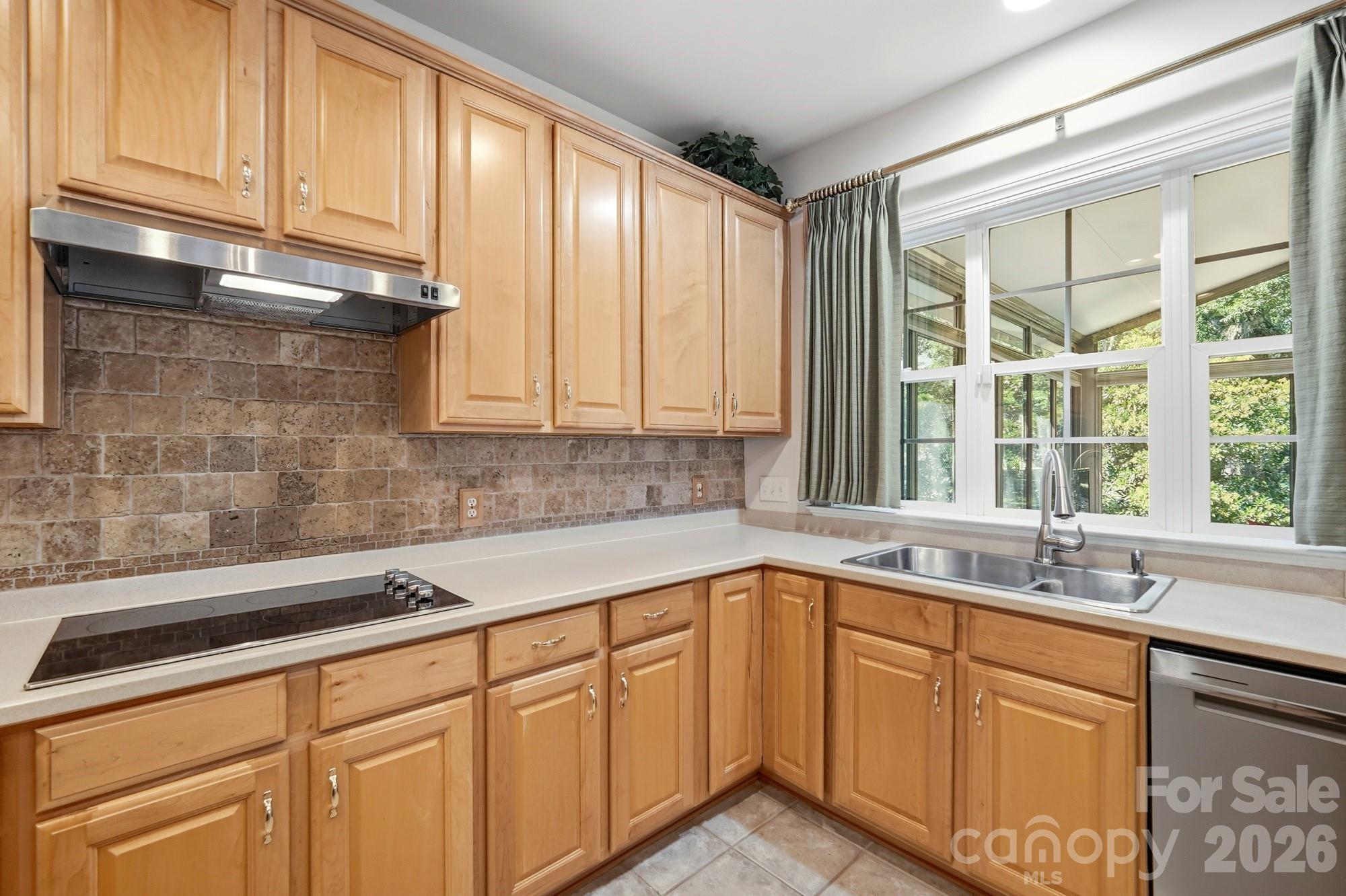 Photo 17 of 4814 King Arthur Drive, Charlotte, NC