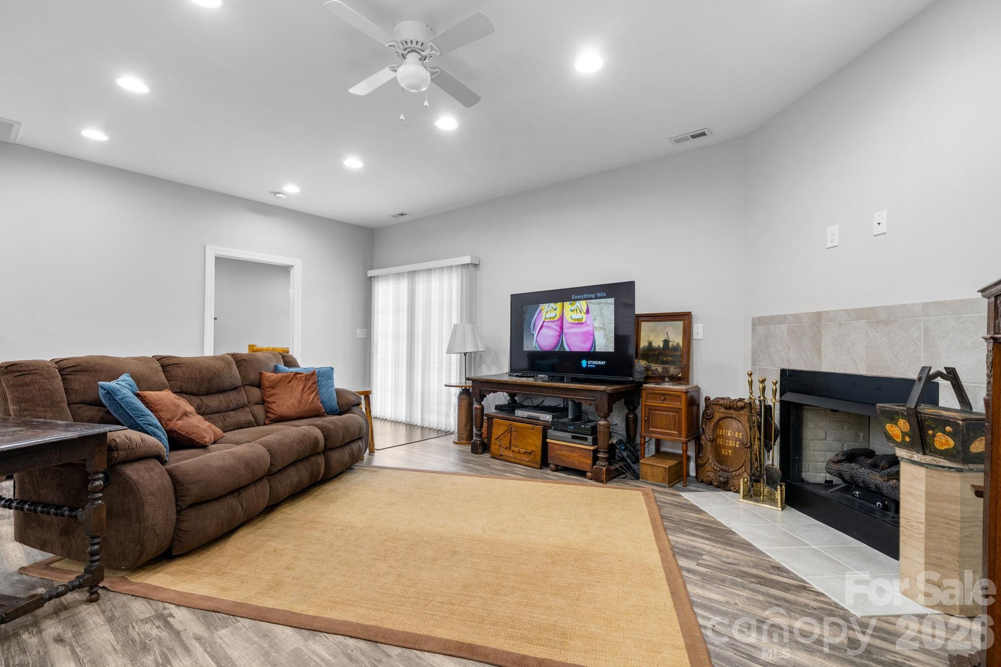 202 Ivy Court, Morganton, NC - photo 7 of 25
