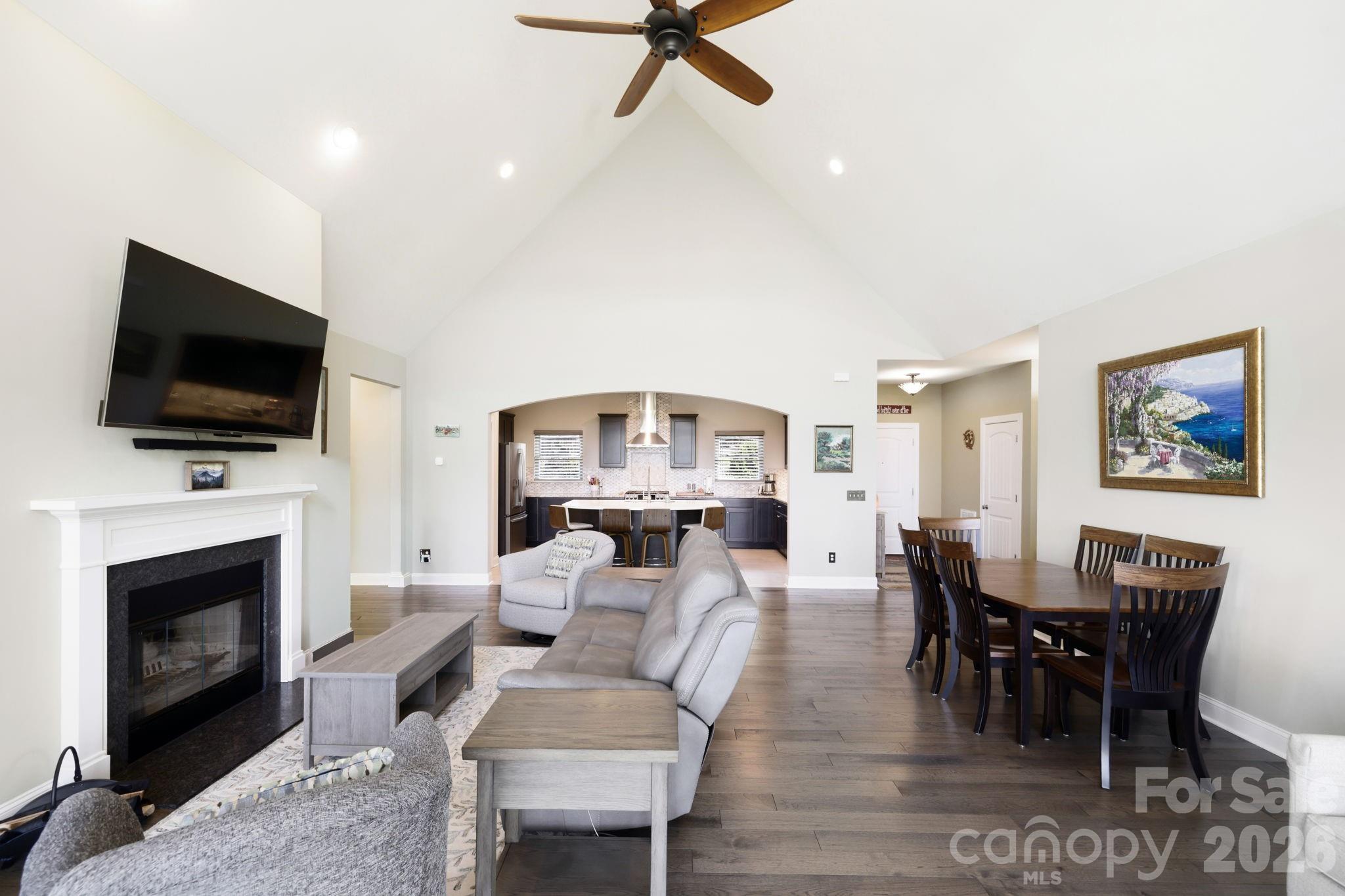 467 Crystal Heights Drive, Hendersonville, NC - photo 18 of 44
