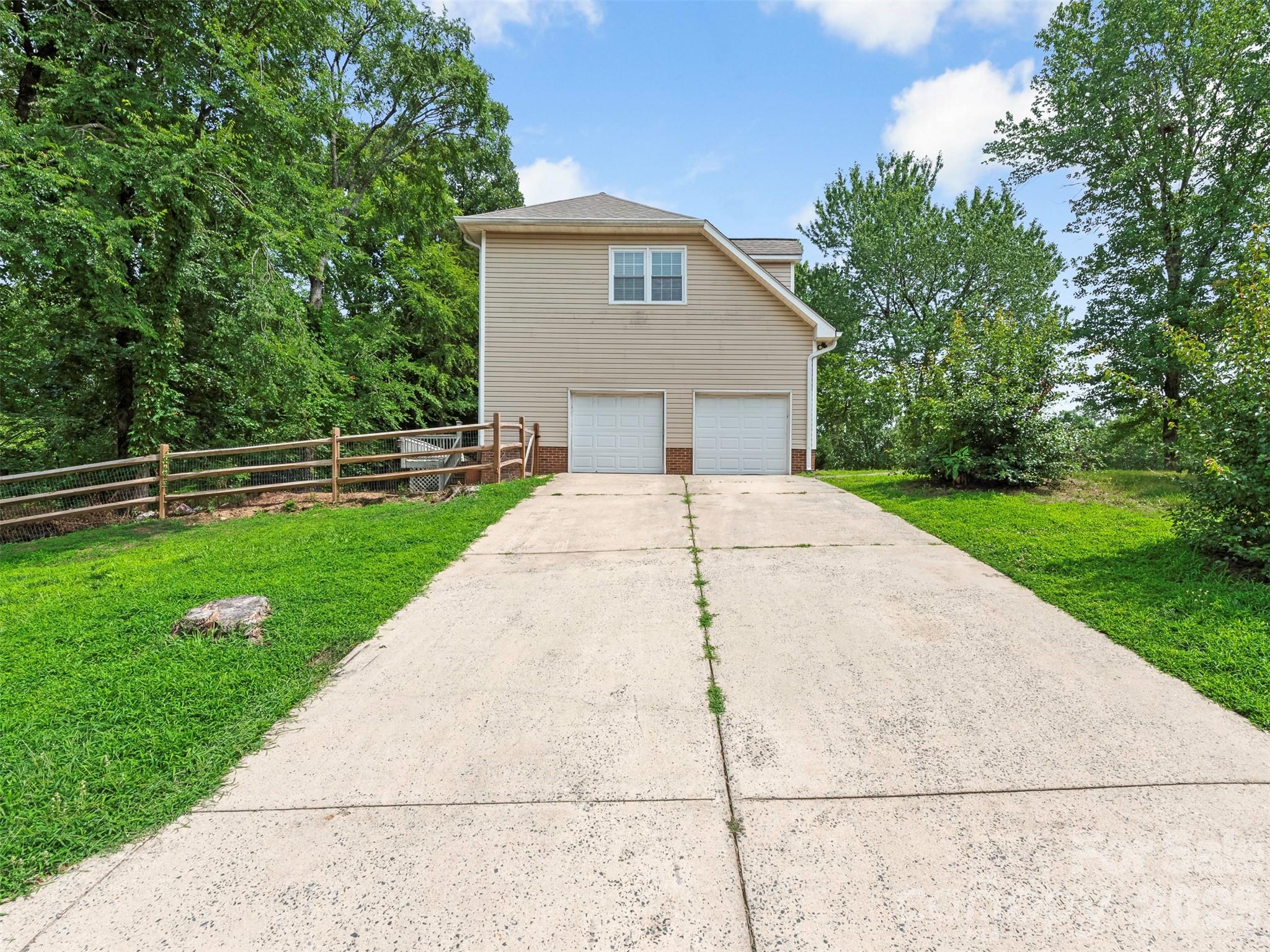 Home for sale at 14437 Raynham Drive, Charlotte, NC — photo 35 of 41