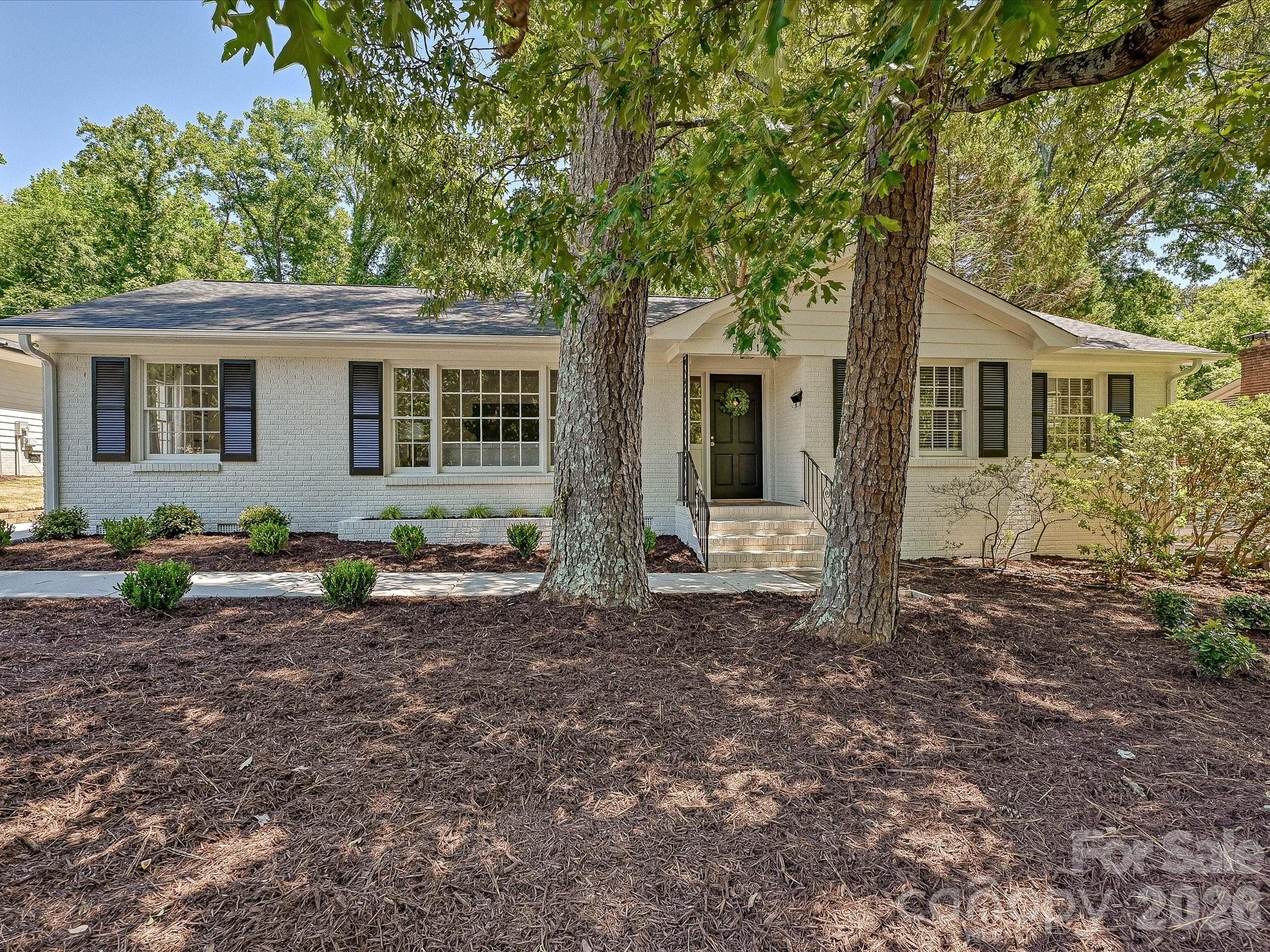Photo 2 of 5501 Farmbrook Drive, Charlotte, NC