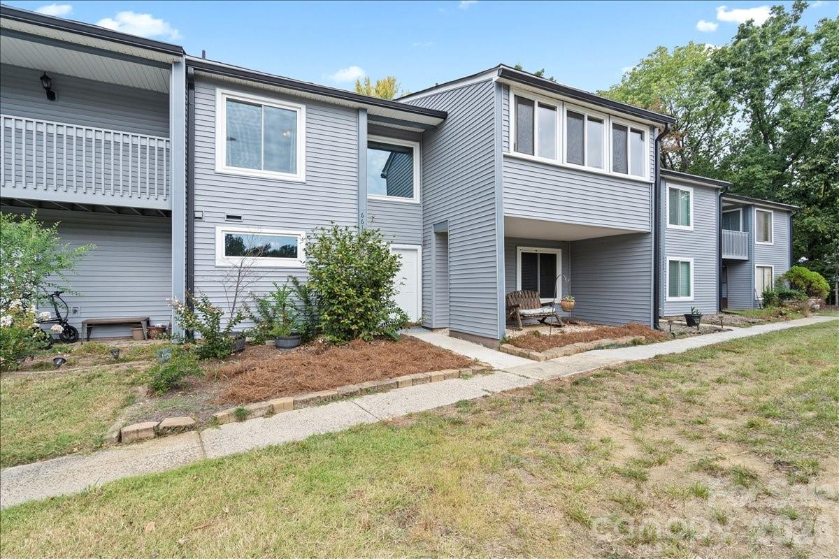 Photo 4 of 6610 Point Comfort Lane, Charlotte, NC