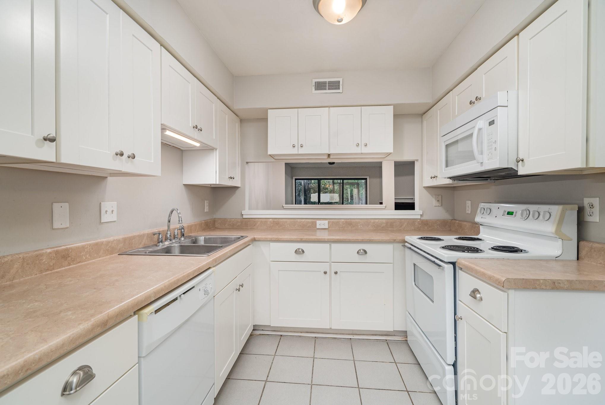 Photo 12 of 8005 Horse Chestnut Lane, Charlotte, NC