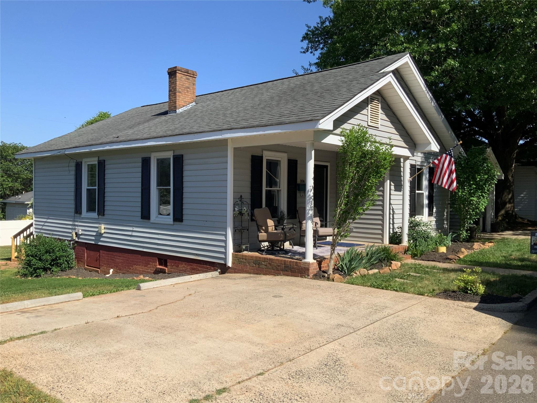 358 Woodlawn Avenue, Cramerton, NC - photo 3 of 40