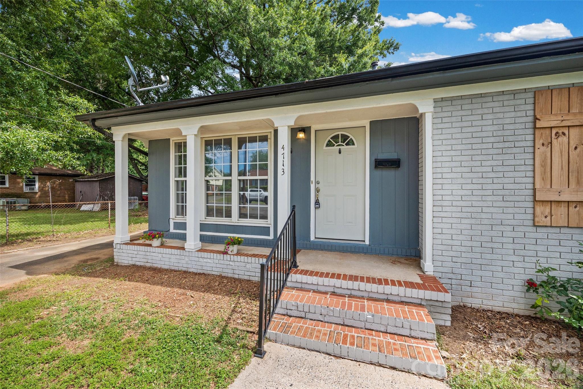 Photo 2 of 4713 Tanglebriar Drive, Charlotte, NC