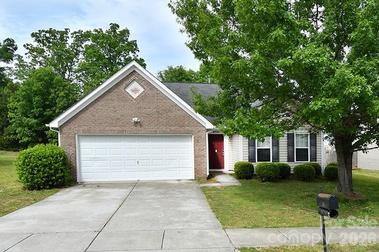 Photo 2 of 6710 Goldenwillow Drive, Charlotte, NC