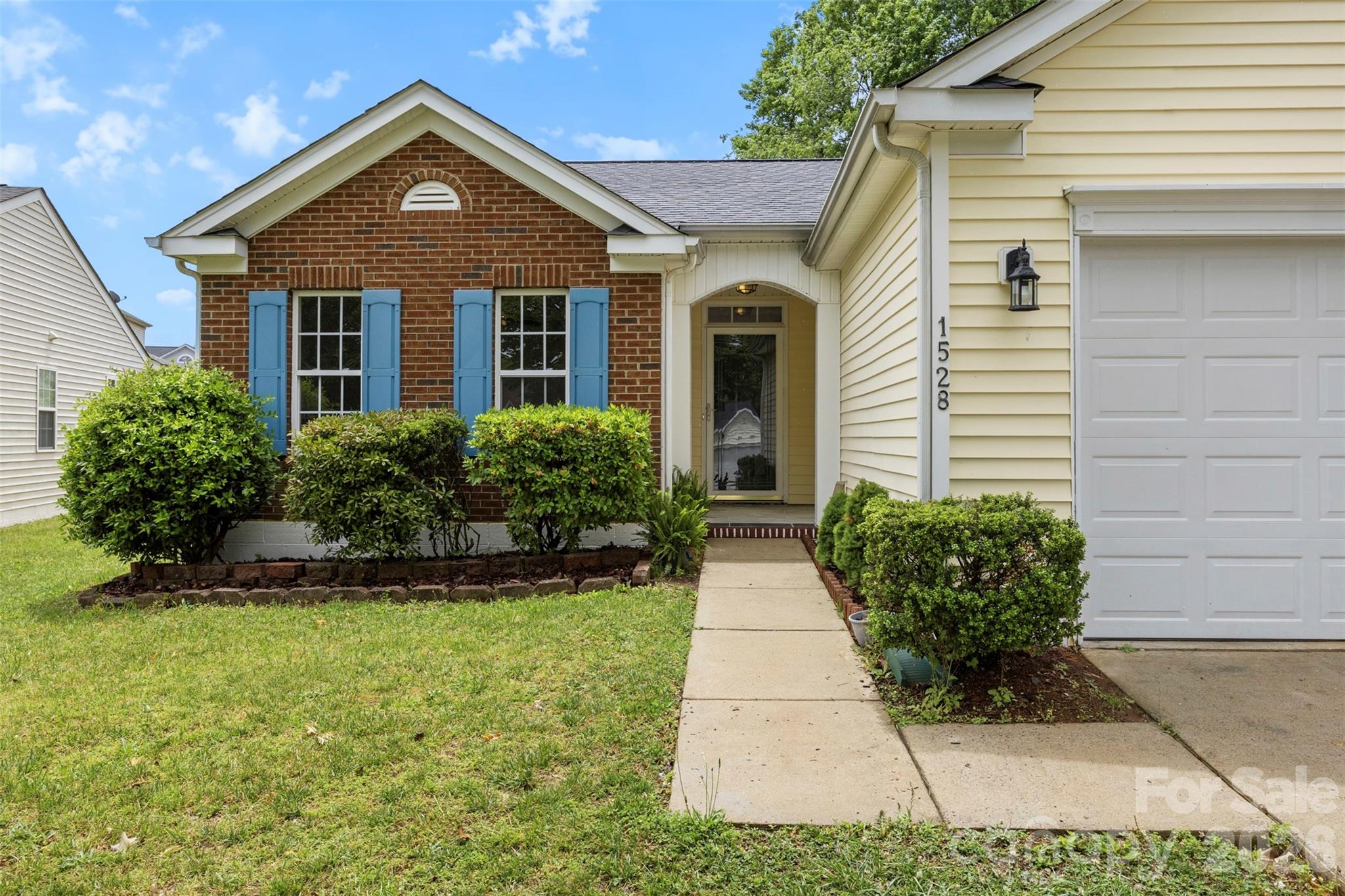 Photo 3 of 1528 Oakdale Green Drive, Charlotte, NC