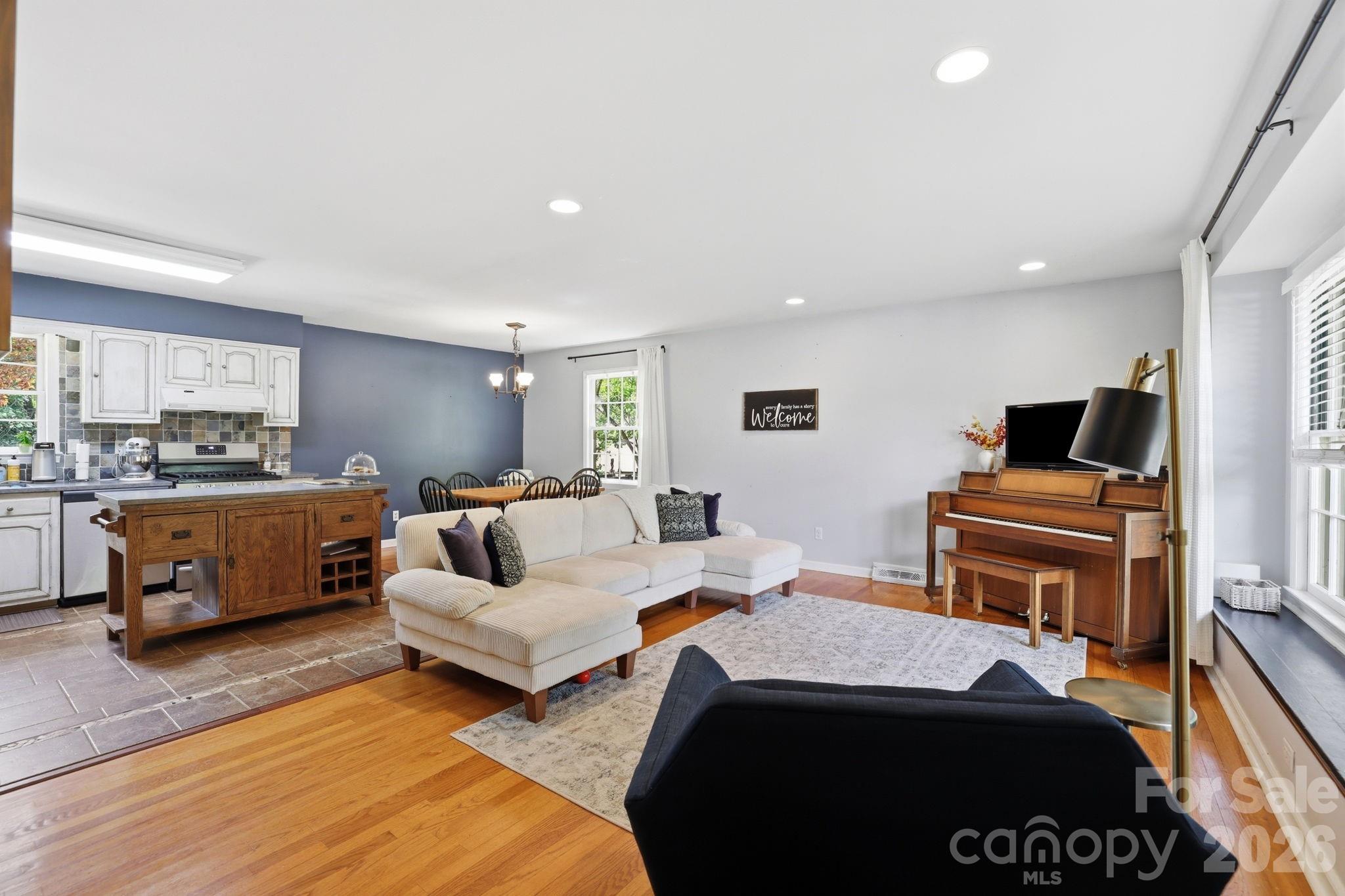 Photo 4 of 7419 Meadowdale Lane, Charlotte, NC