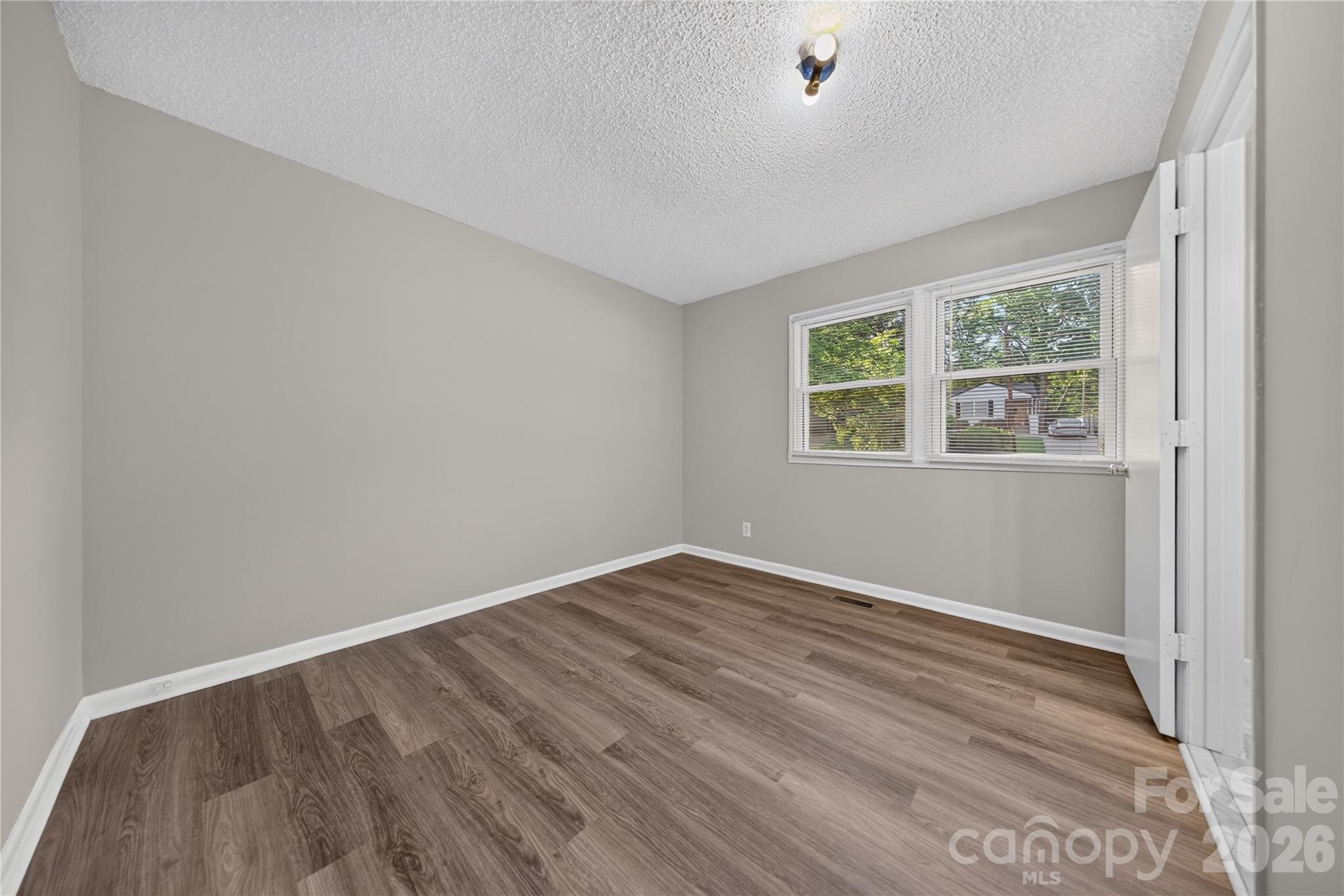 Photo 17 of 520 Inwood Drive, Charlotte, NC