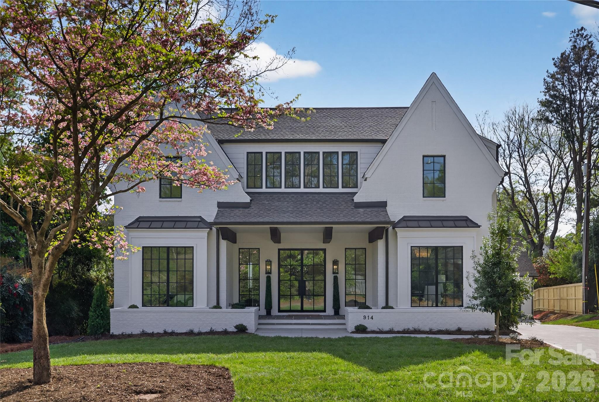Photo 2 of 914 Edinburgh Lane, Charlotte, NC