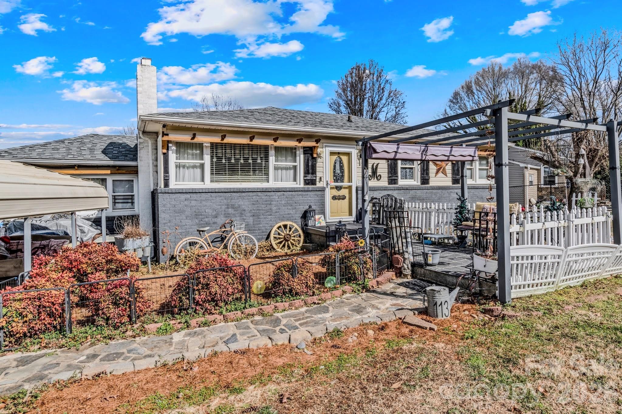 113 Hardy Street, Jonesville, NC - photo 2 of 28