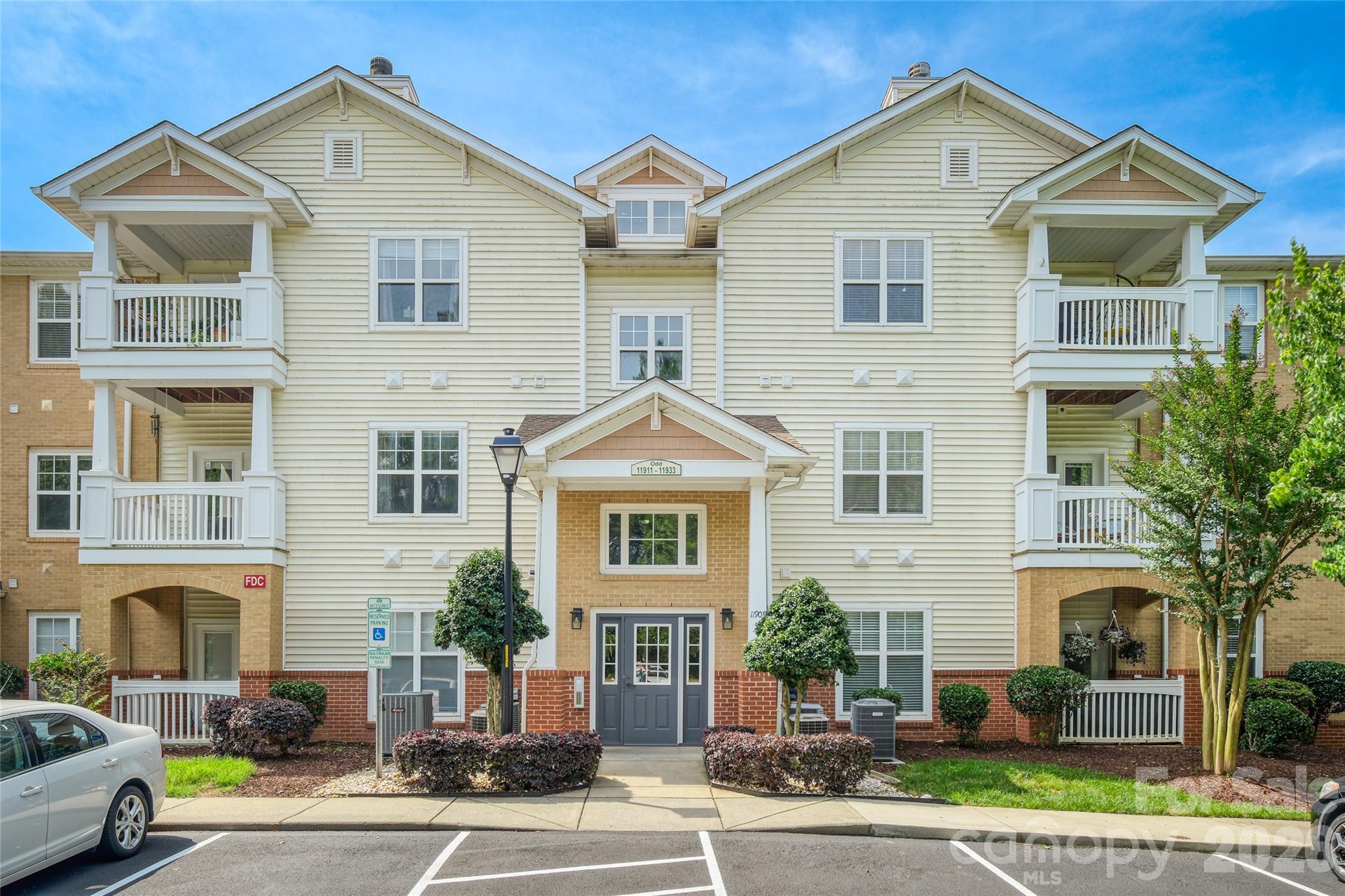 Photo 2 of 11915 Ridgeway Park Drive, Charlotte, NC