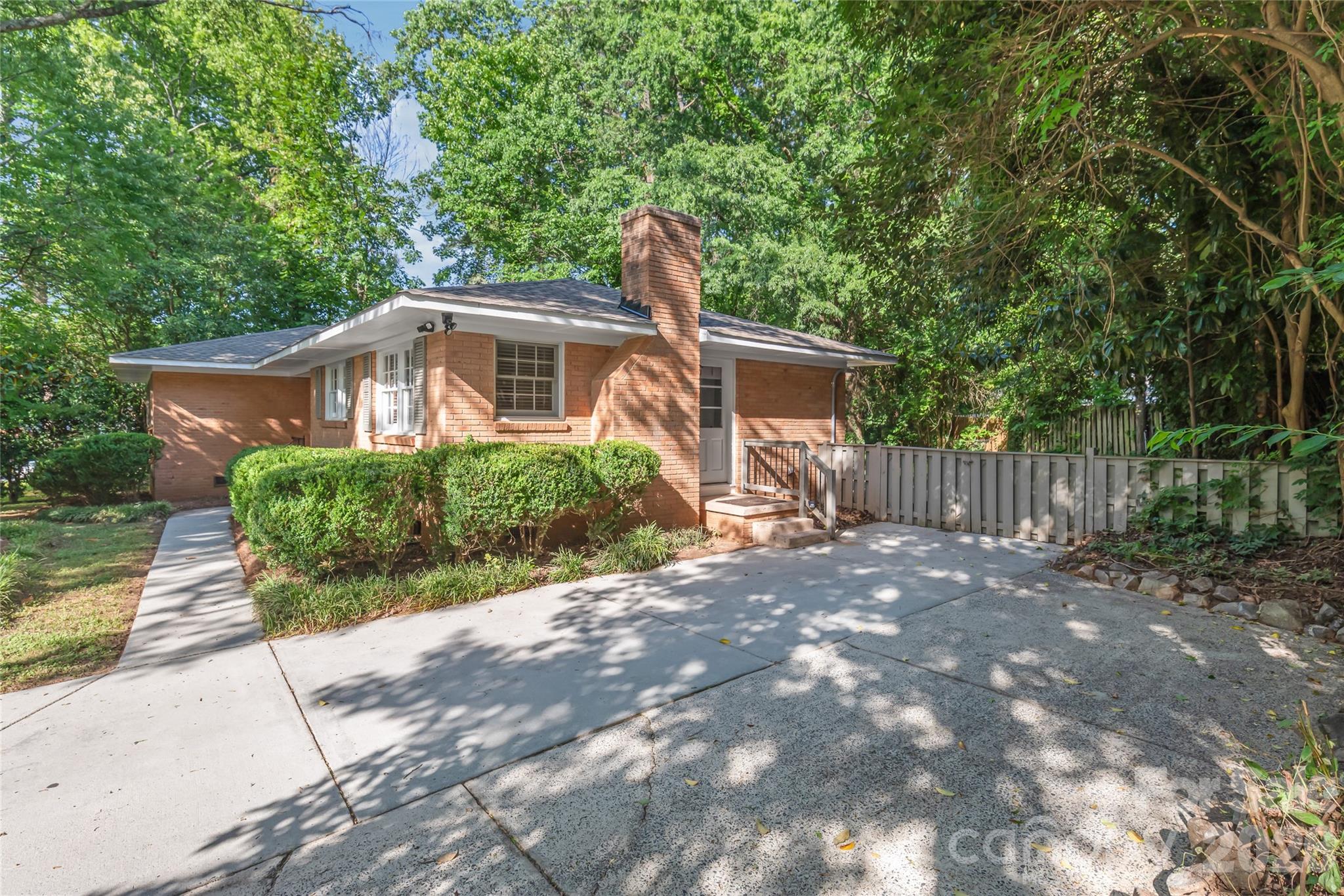 Photo 4 of 1612 Redcoat Drive, Charlotte, NC