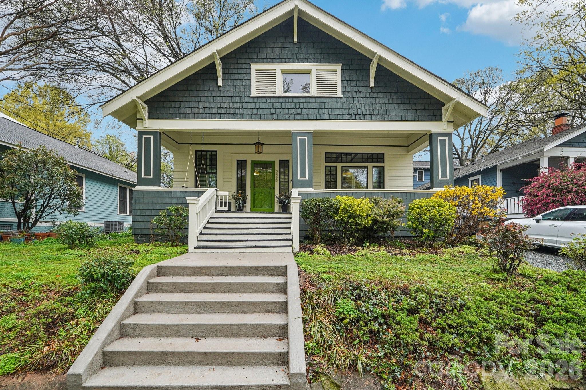 Photo 2 of 226 W Park Avenue, Charlotte, NC