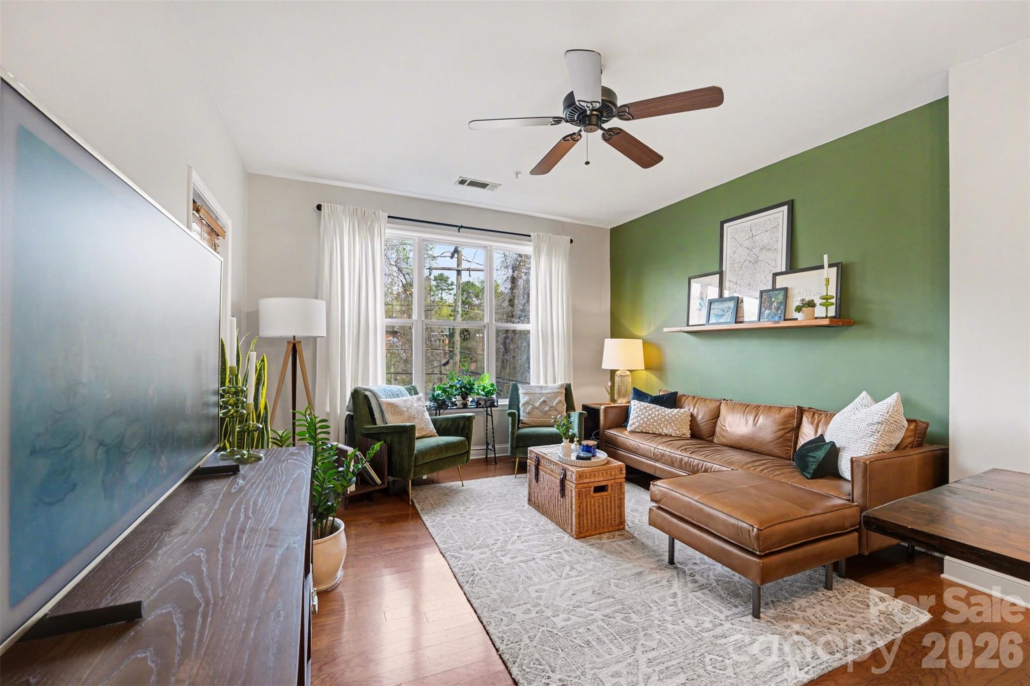 Photo 3 of 1000 E Woodlawn Road111, Charlotte, NC