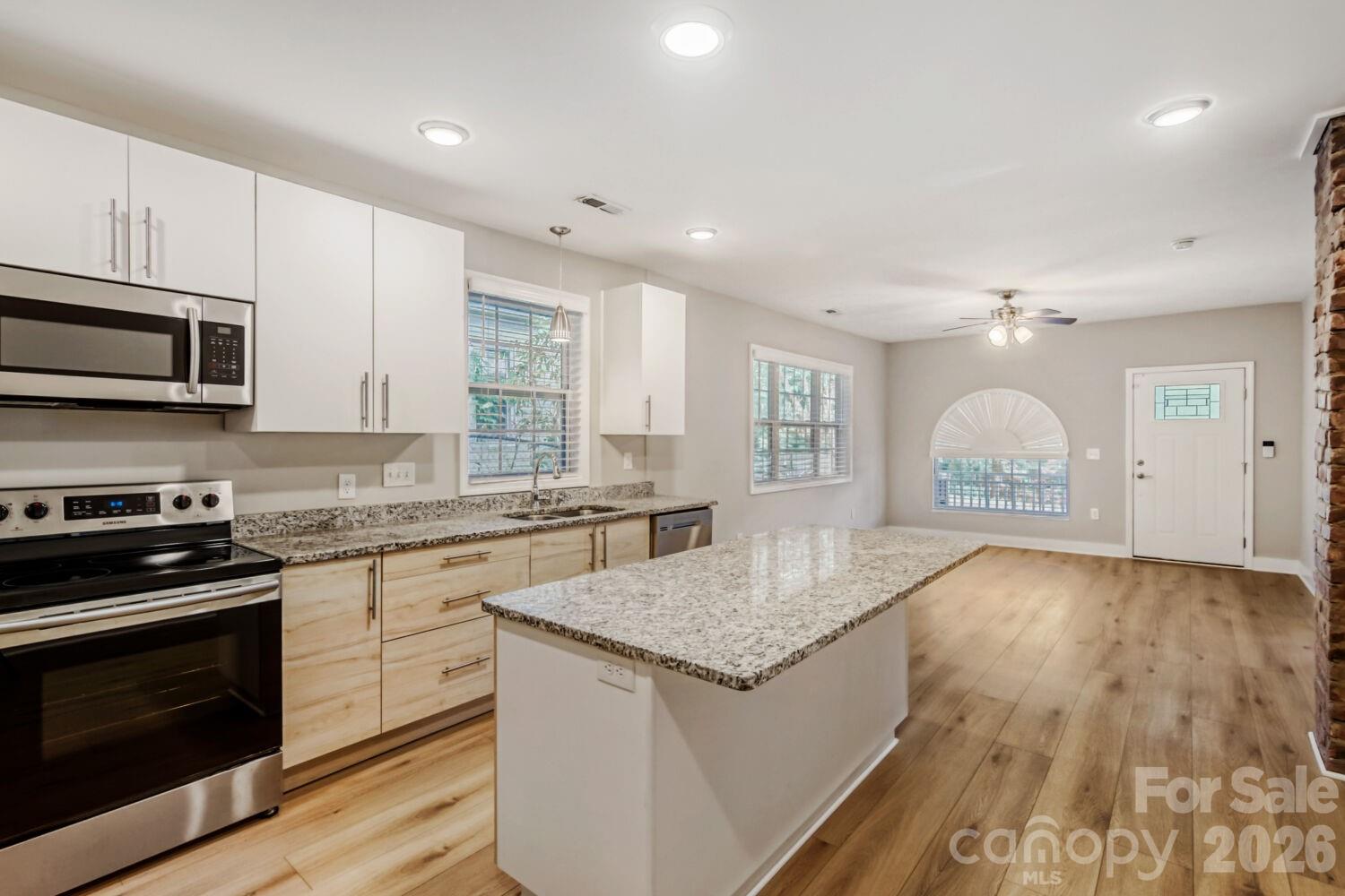 1521 Hawthorne Lane, Charlotte, NC - photo 9 of 30