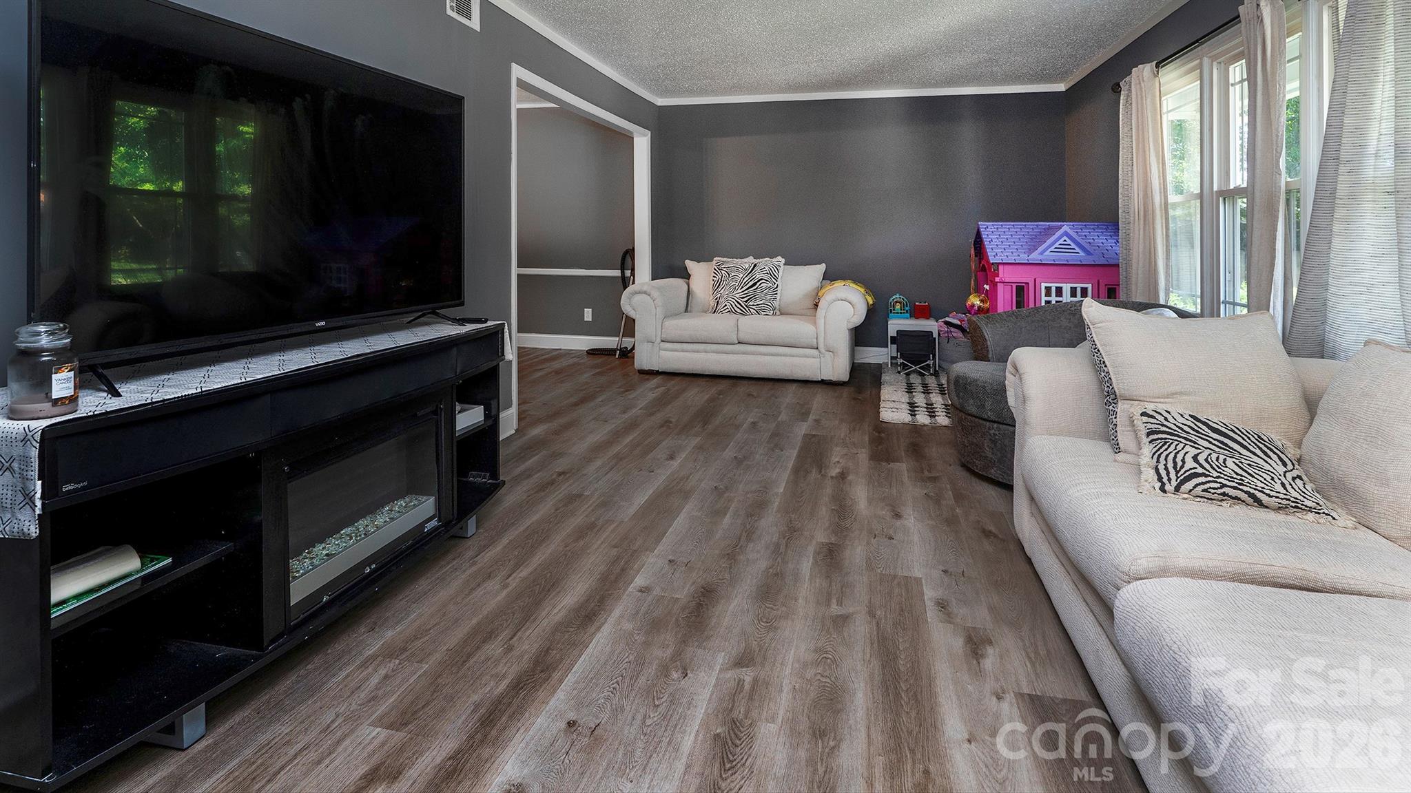 Photo 4 of 4900 Carriage Drive Circle, Charlotte, NC