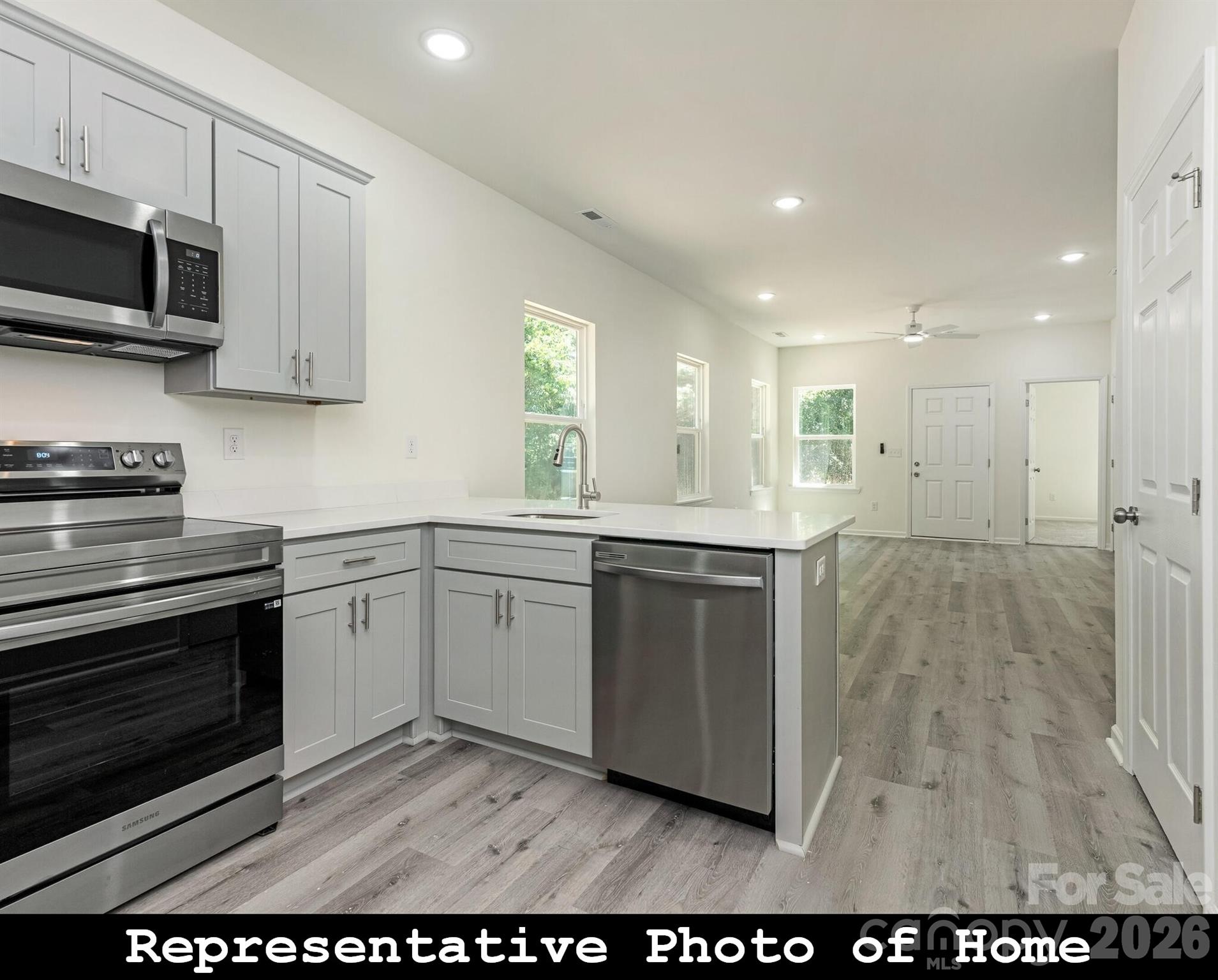 Photo 8 of 962 S Hoskins Road, Charlotte, NC