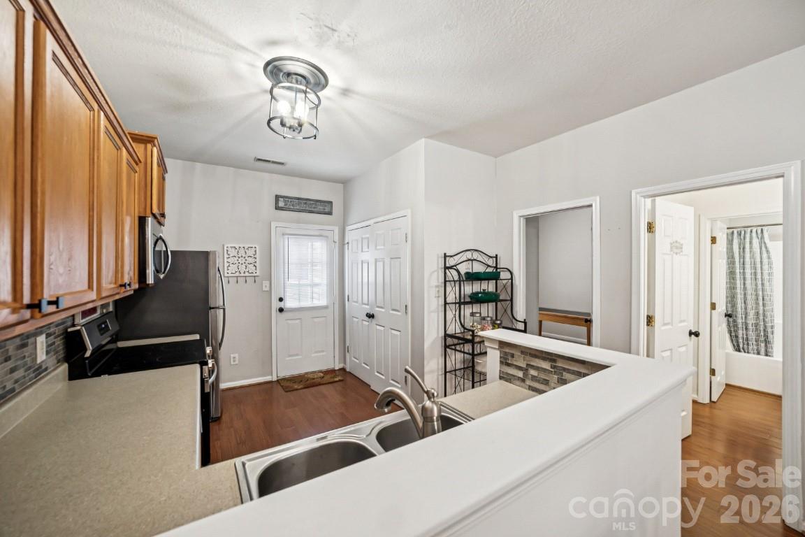 Photo 14 of 2731 Meadow Knoll Drive, Charlotte, NC